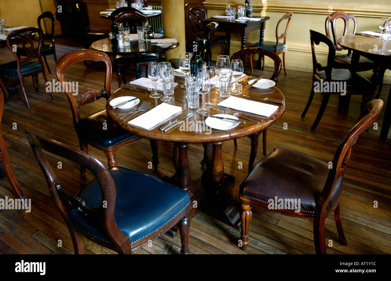 18th century dining room hi-res stock photography and images - Alamy