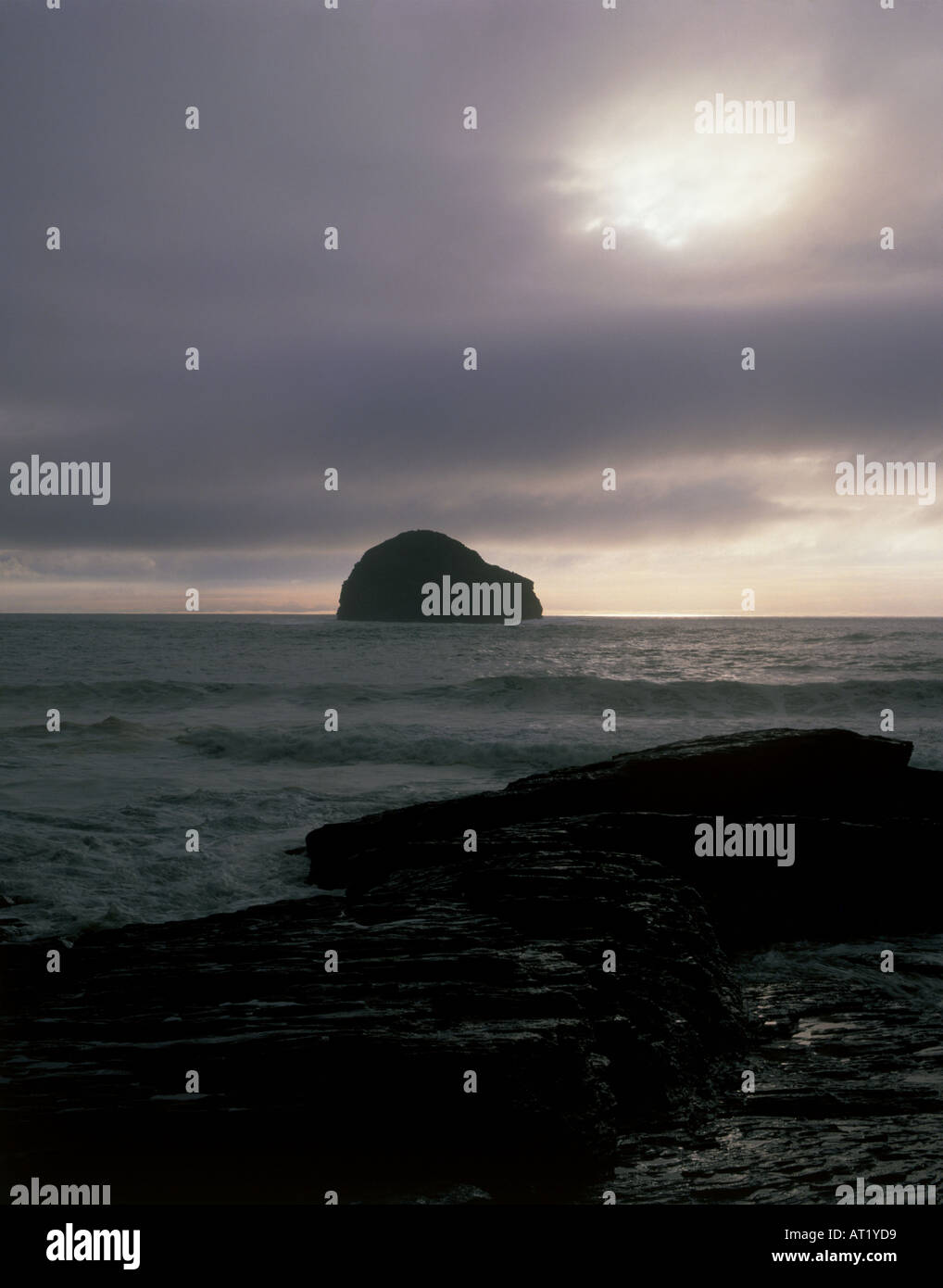Moody seascape cornwall hi-res stock photography and images - Alamy