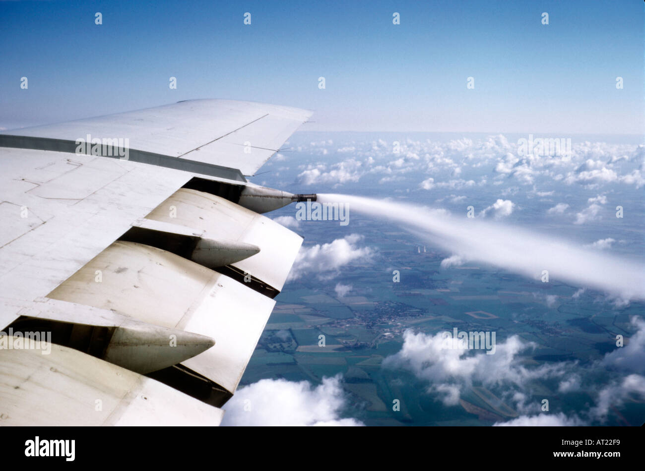 Fuel jettison aircraft flight hi-res stock photography and images - Alamy