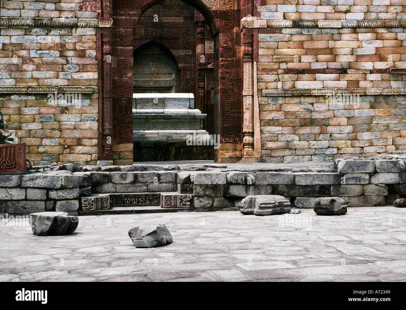 Delhi Qutb complex White tomb Stock Photo - Alamy