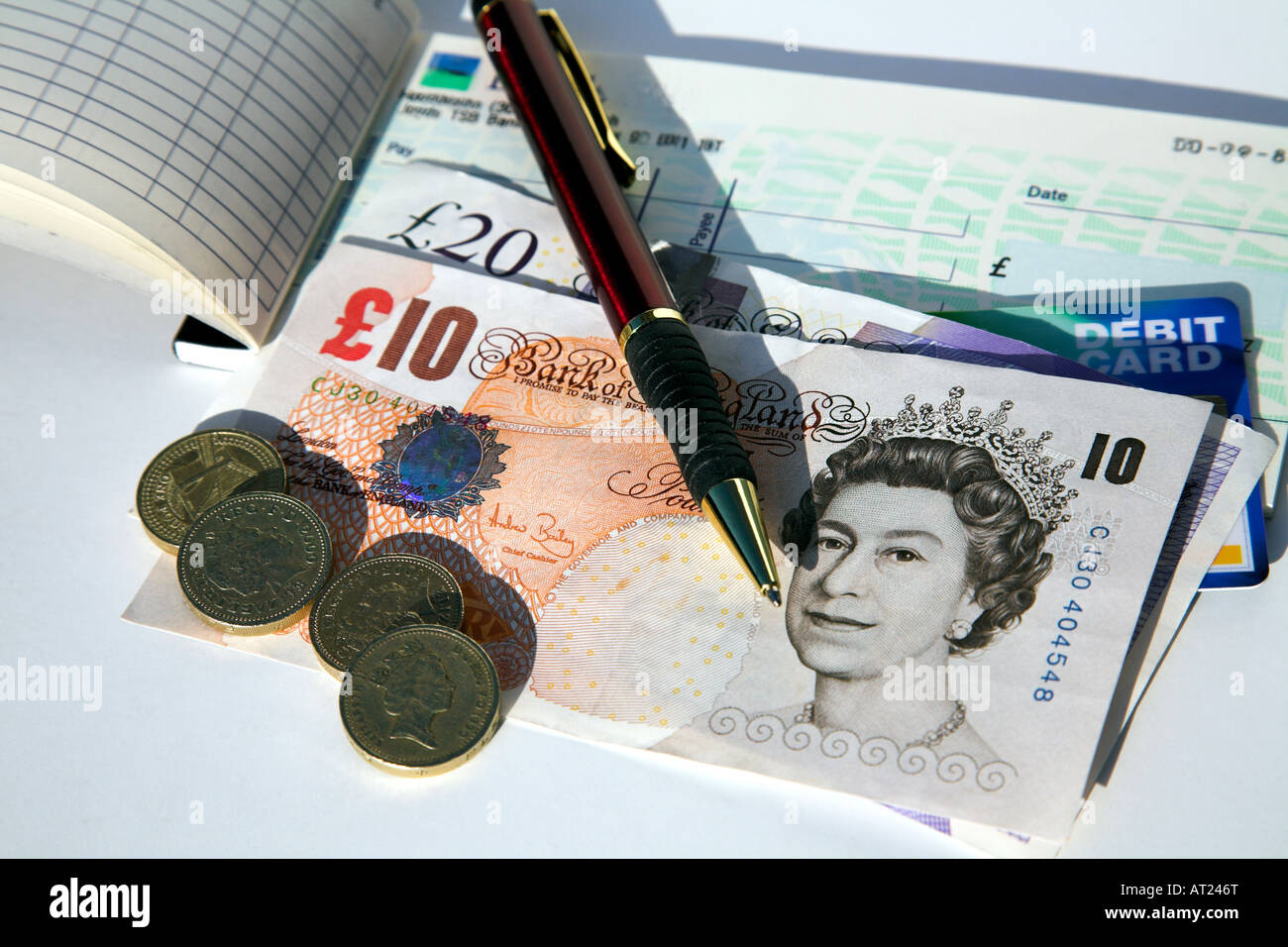 Chequebook hi-res stock photography and images - Alamy