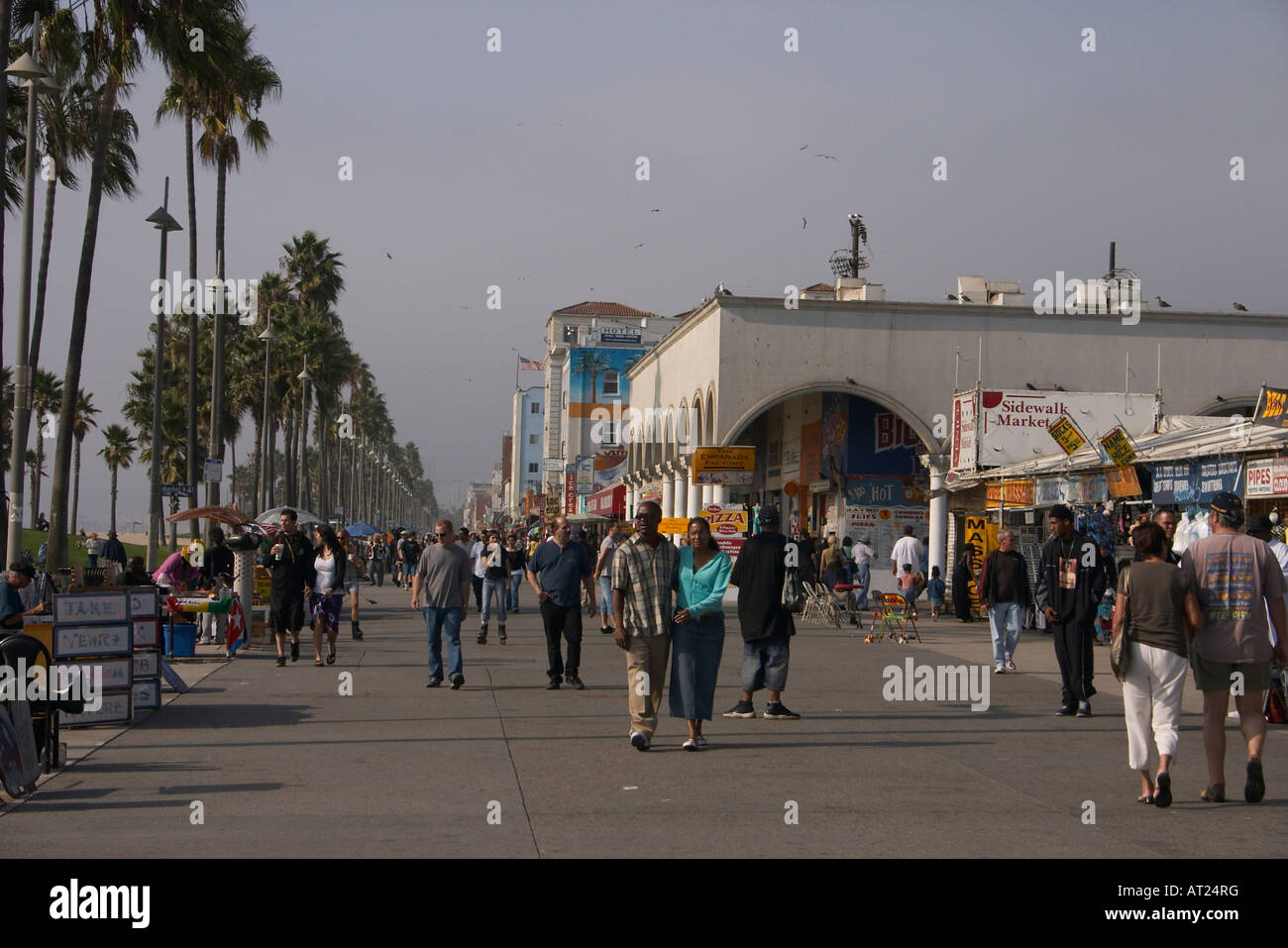City view street scene in venice beach hi-res stock photography and ...
