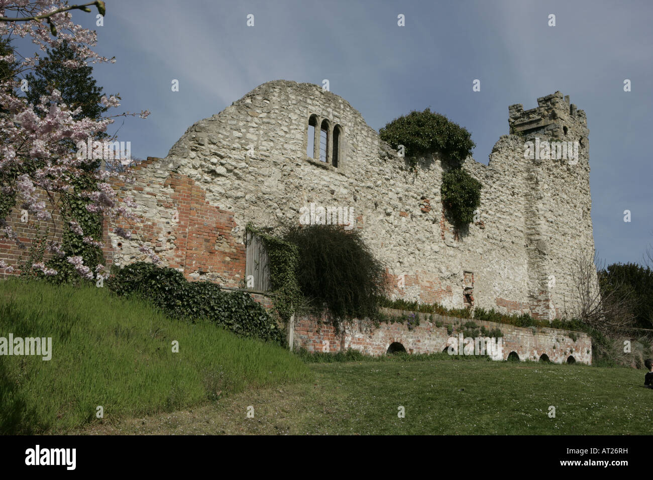 Ruins of Wallingford Castle was built in Norman times by Robert Doyley ...