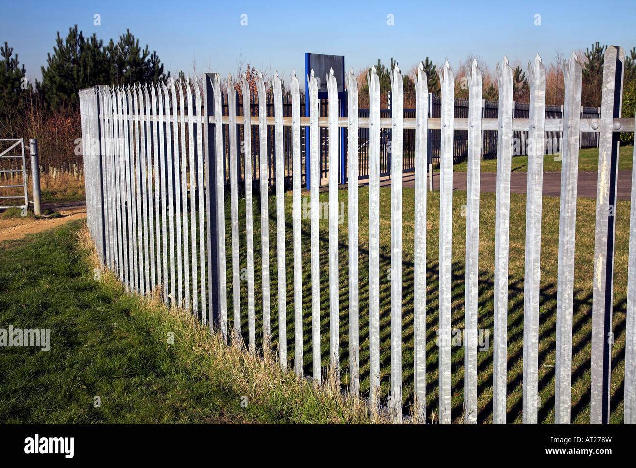 Metal perimeter hi-res stock photography and images - Alamy