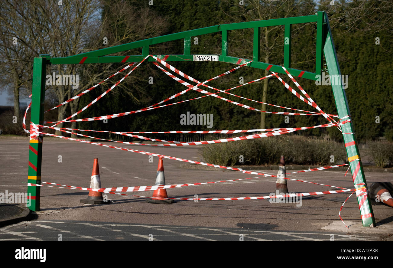 Criss cross pattern hi-res stock photography and images - Alamy