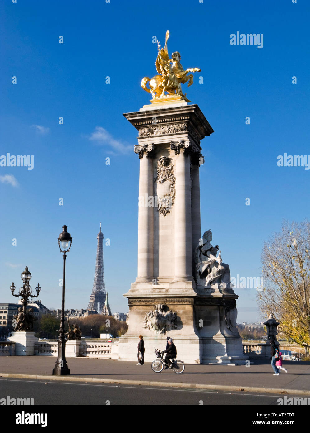 Old paris bridge hi-res stock photography and images - Alamy