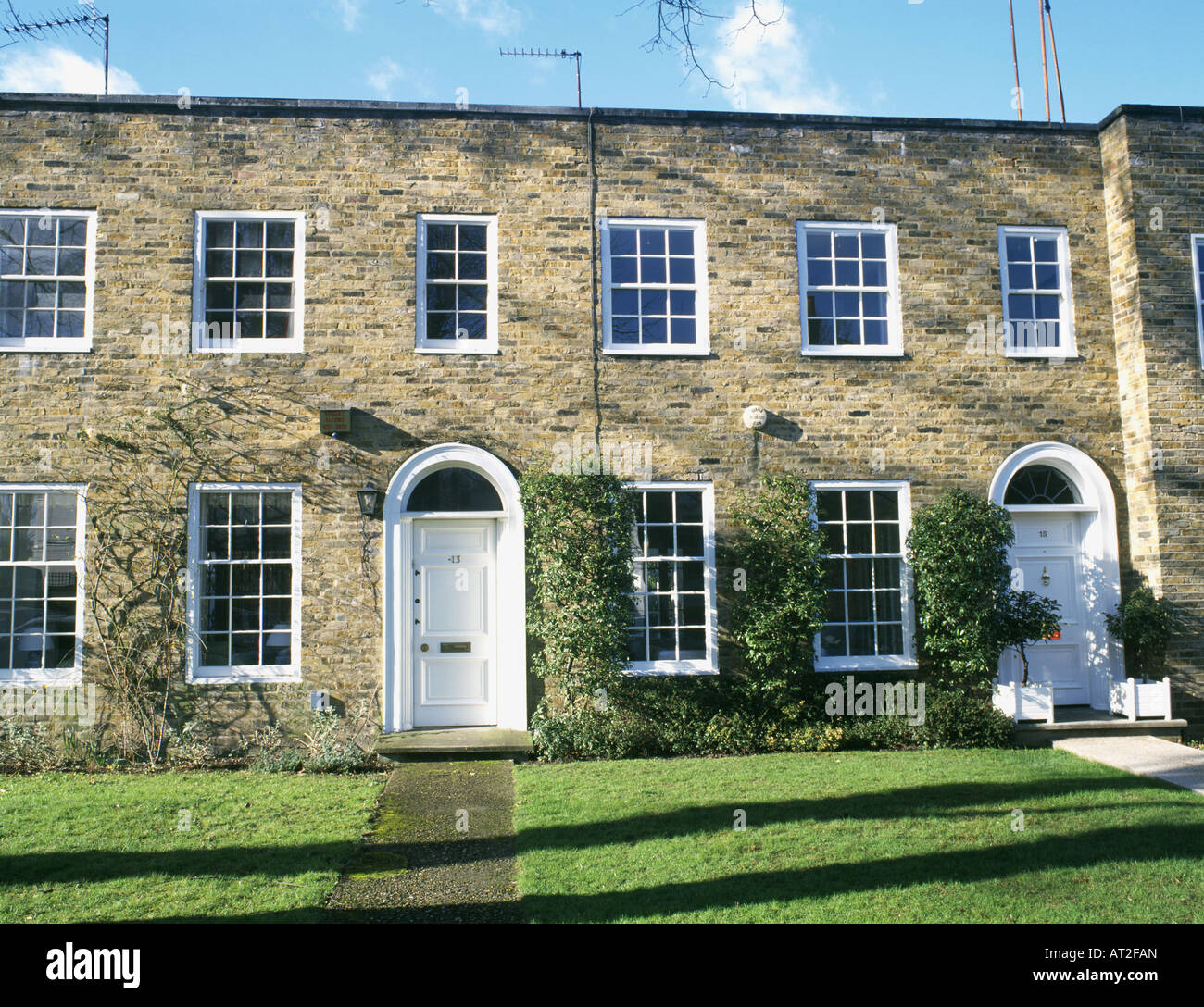 Victorian style terraced row of newbuild townhouses Stock Photo - Alamy