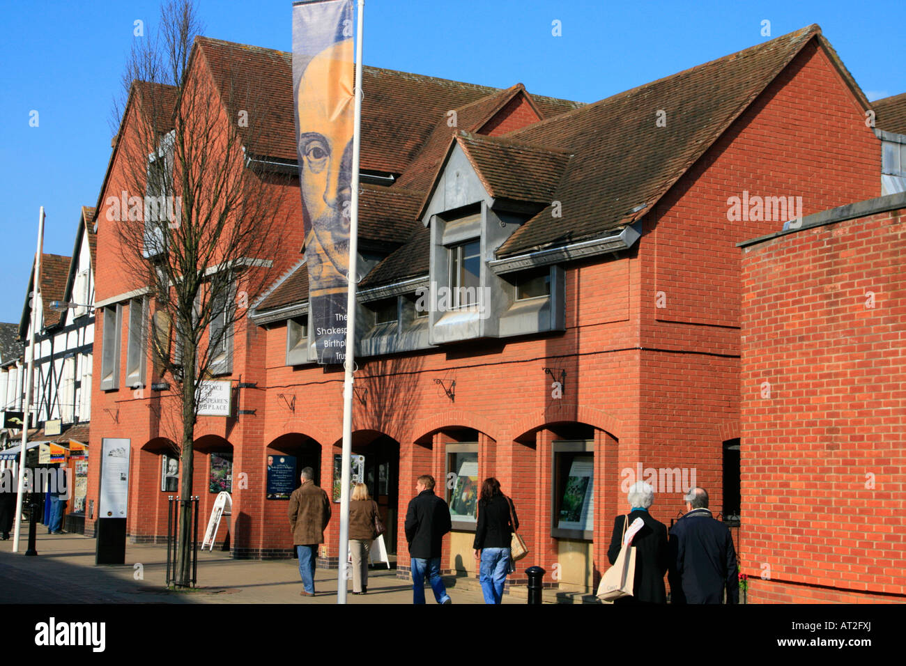 stratford upon avon town centre william shakespeare birthplace ...