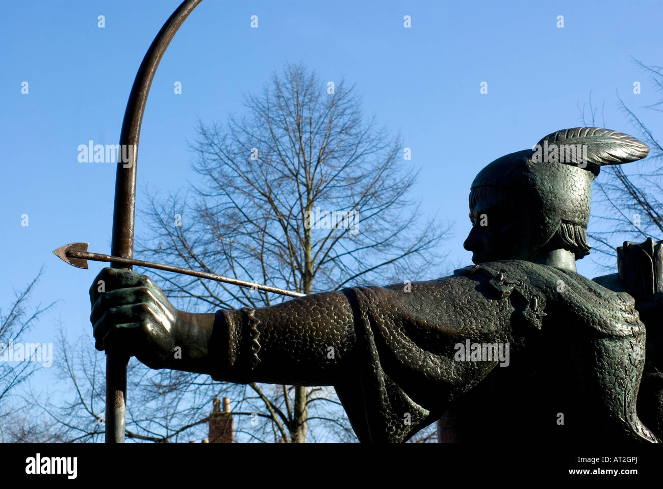 Bronze statue Robin Hood shooting arrow, Nottingham, Nottinghamshire ...