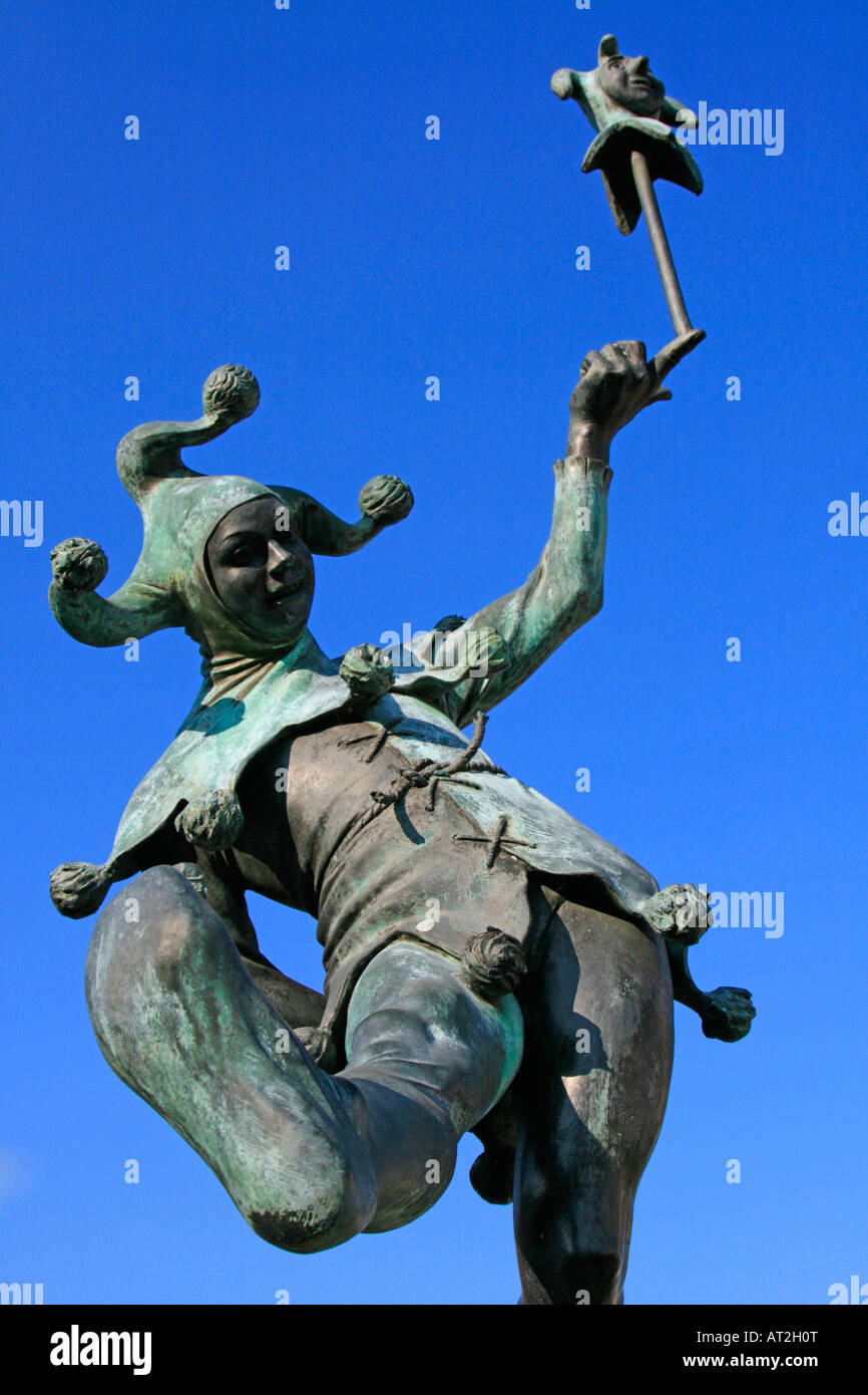 jester statue henley street stratford upon avon town centre william ...