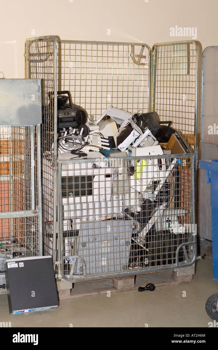 Computer parts recycle hi-res stock photography and images - Alamy