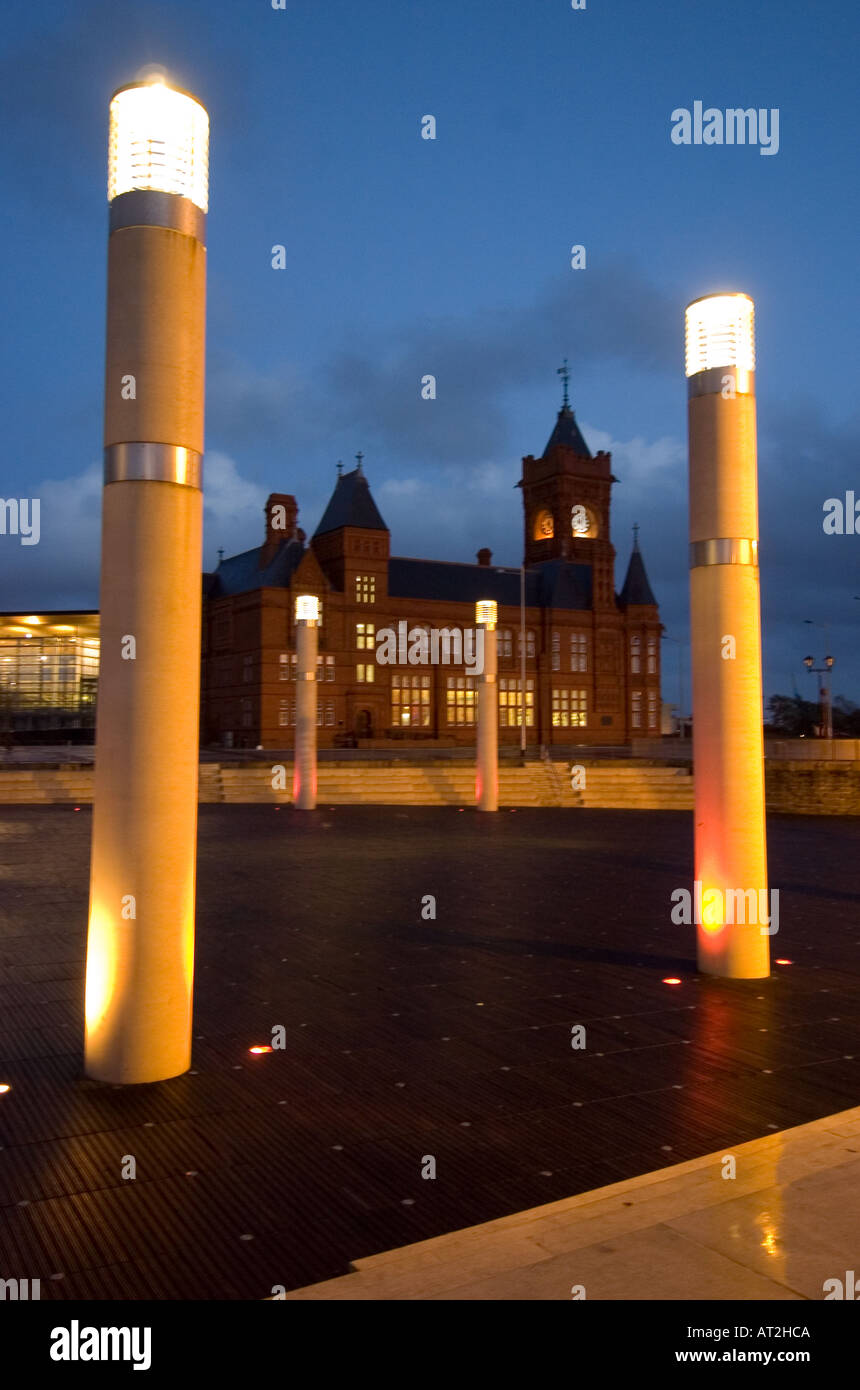 Pierhead building night cardiff bay hi-res stock photography and images ...