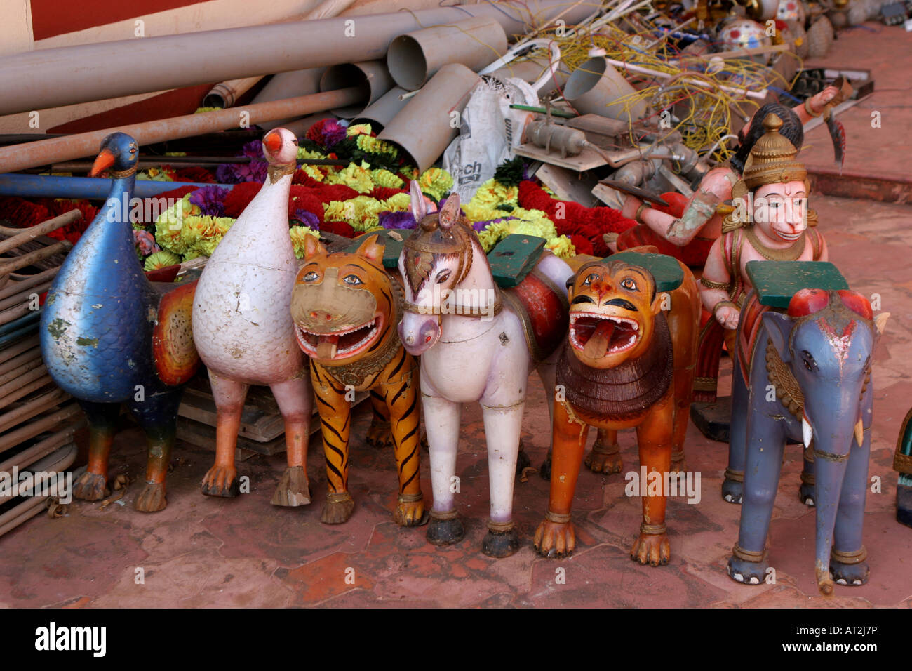 Decorative statues outside a hindu temple in goa hi-res stock ...