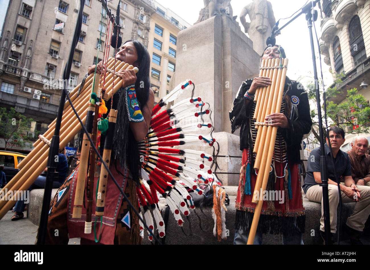 Indian Musicians Playing Traditional Instruments Stock Photos & Indian ...