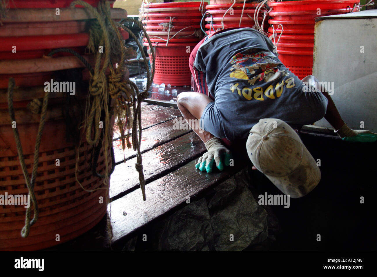 Boat unloading catch at pier hi-res stock photography and images - Alamy
