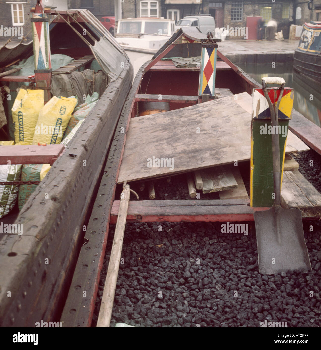 Coal barges canal hi-res stock photography and images - Alamy