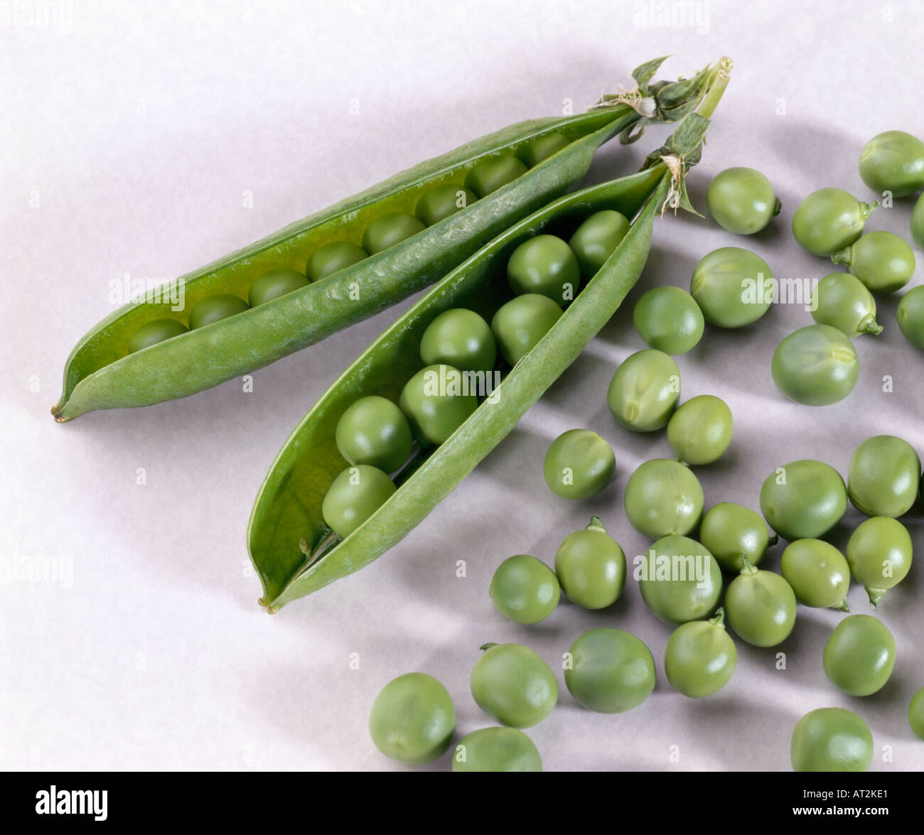 Opened pea pod fresh peas hi-res stock photography and images - Alamy
