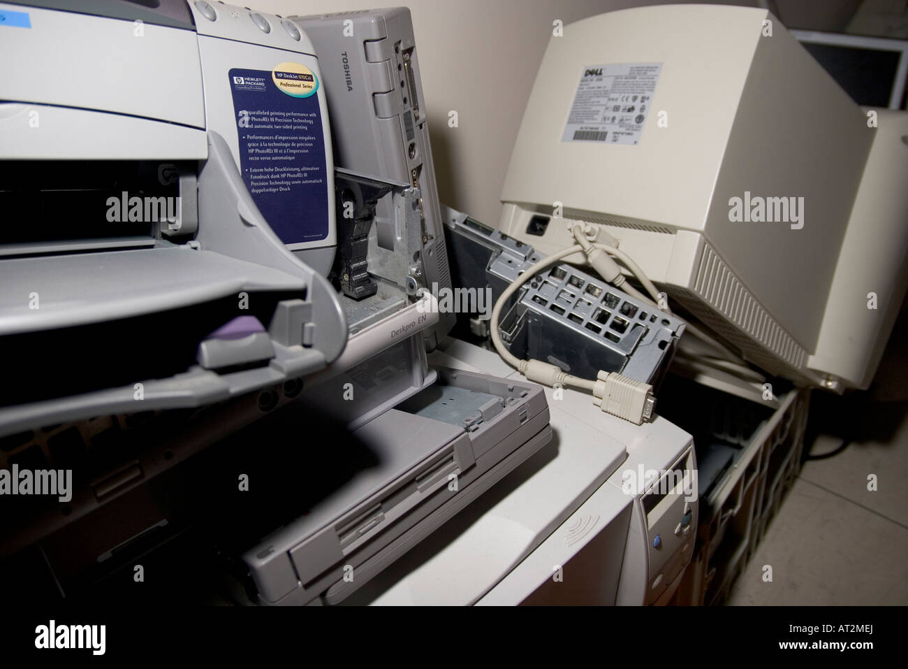 Computer recycle hi-res stock photography and images - Alamy