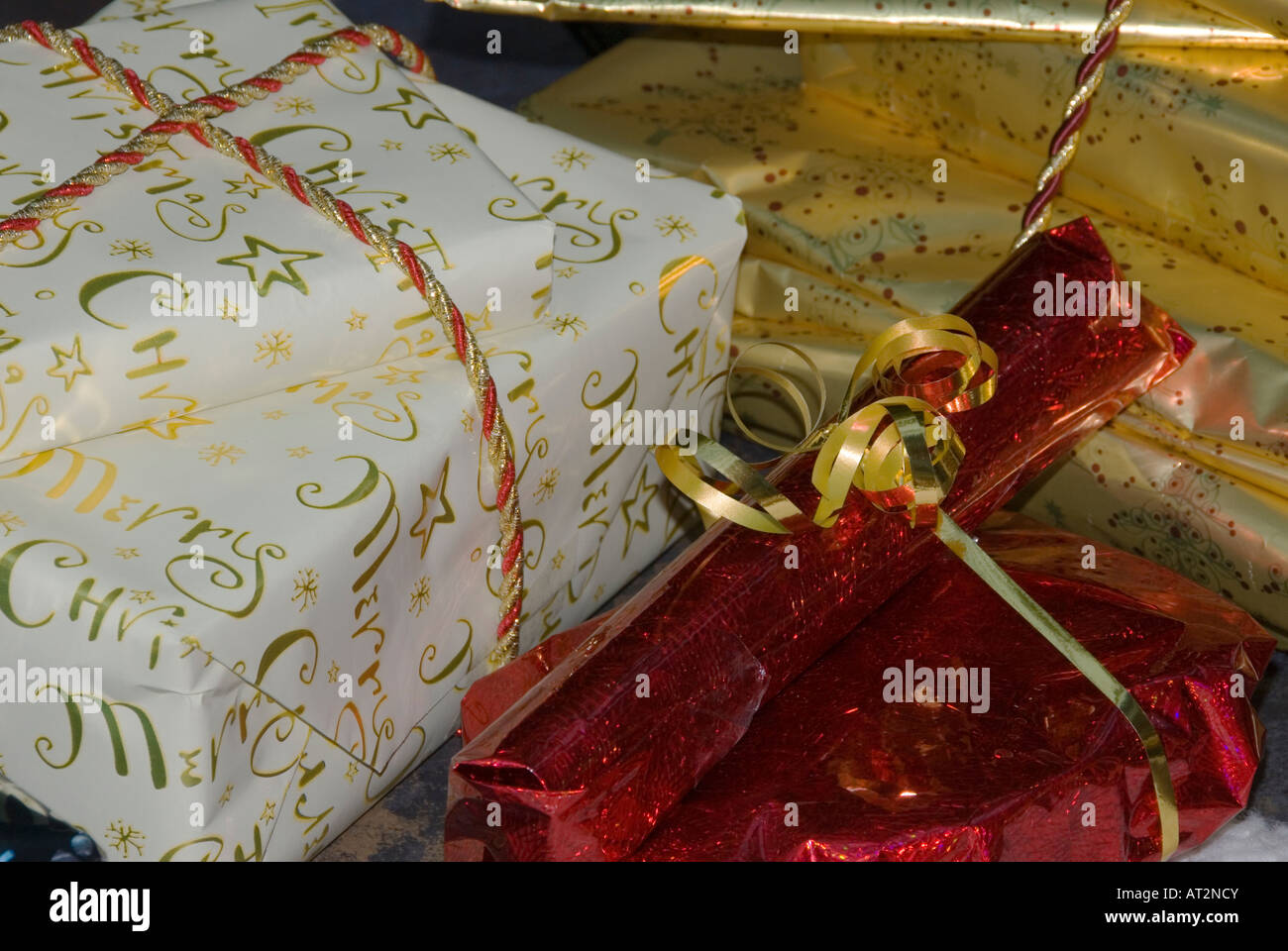 Pack presents hi-res stock photography and images - Alamy