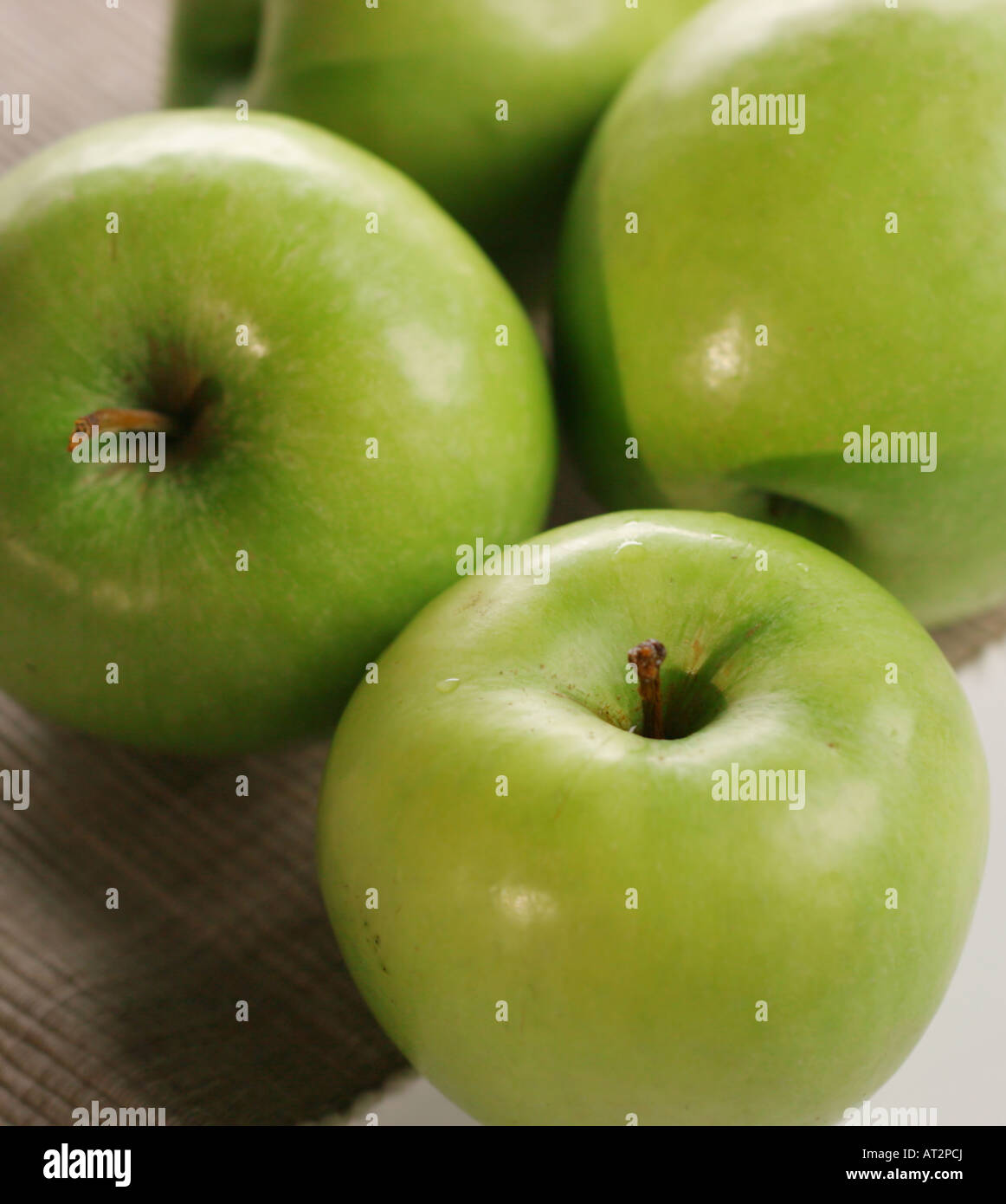 Green apple fruit-piece clouse up nobody Stock Photo - Alamy