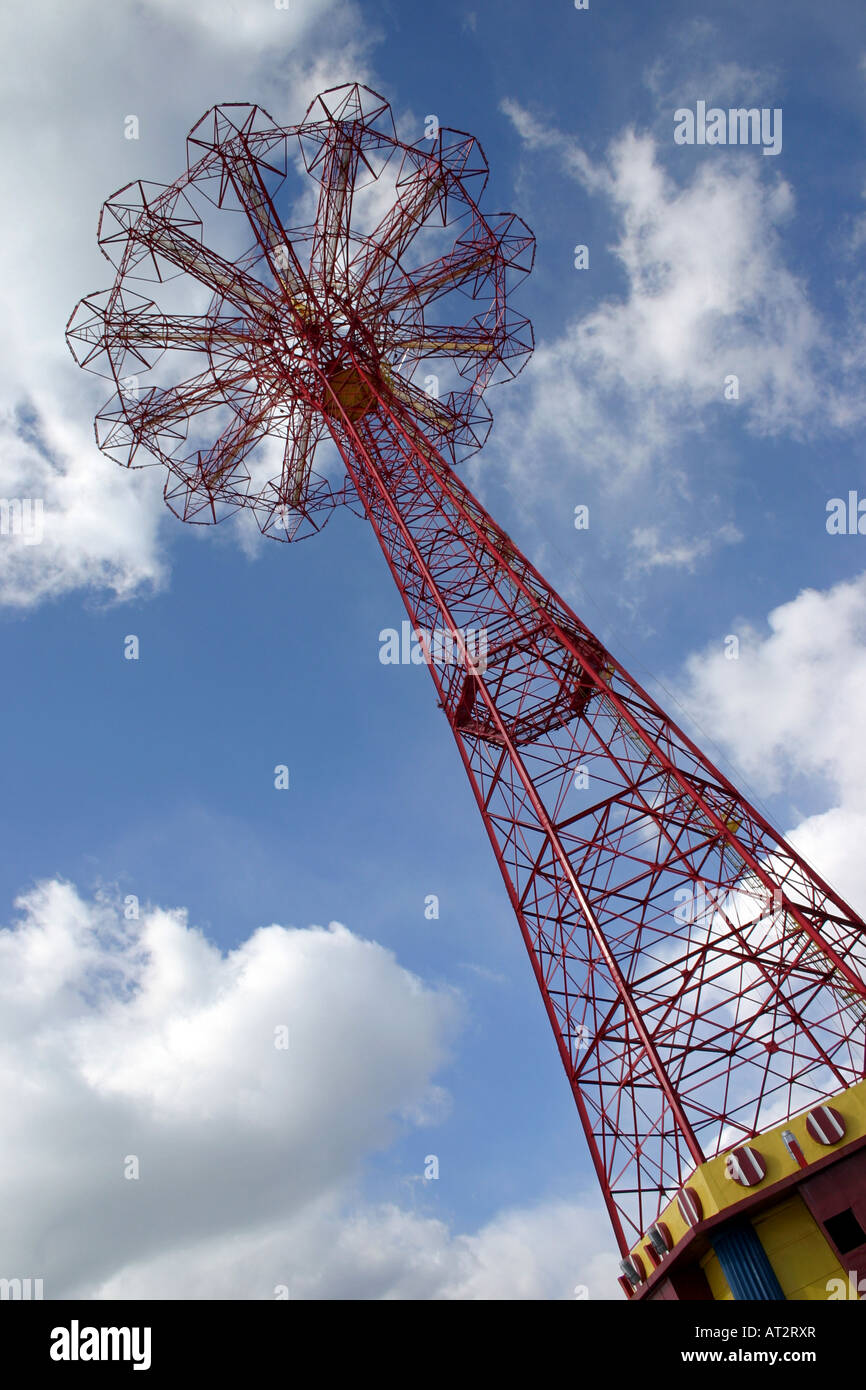 Amusement tower parachute hi-res stock photography and images - Alamy