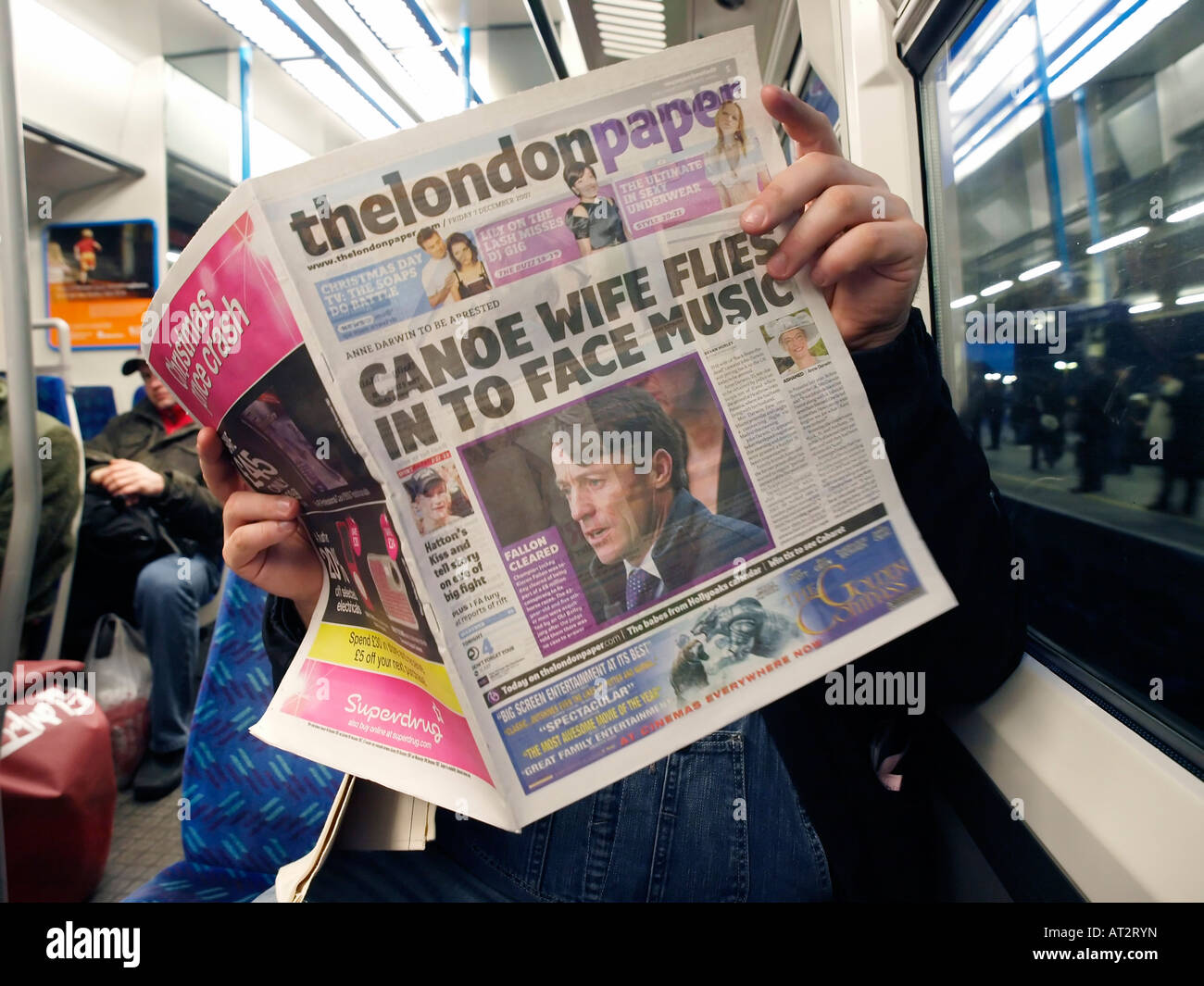 Train reading print newspaper hi-res stock photography and images - Alamy