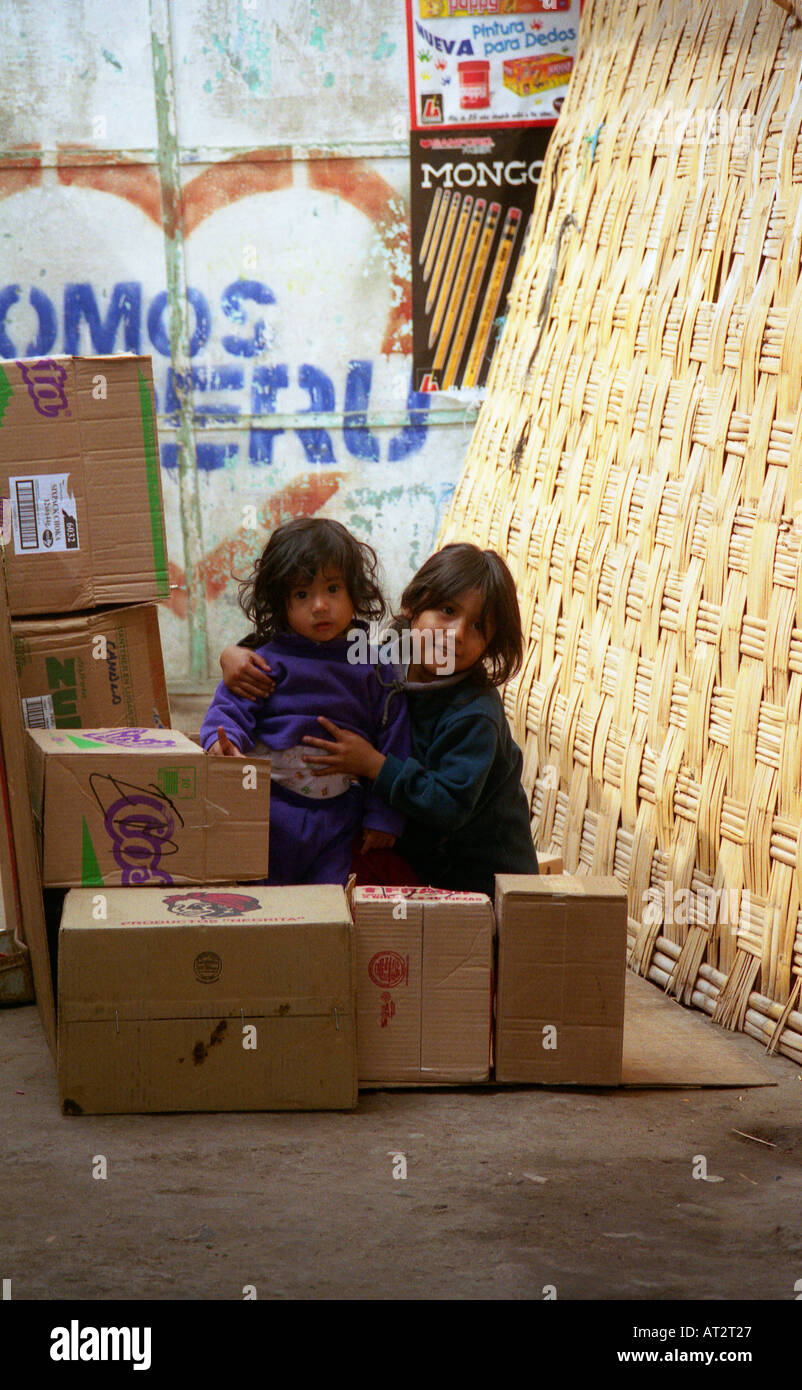 Two little Peruvian girls Stock Photo - Alamy