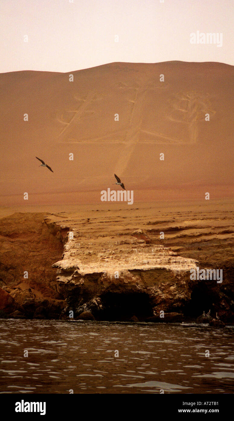 Paracas national reserve candelabro hi-res stock photography and images ...