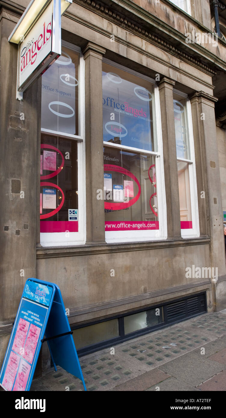 Job advert window hi-res stock photography and images - Alamy