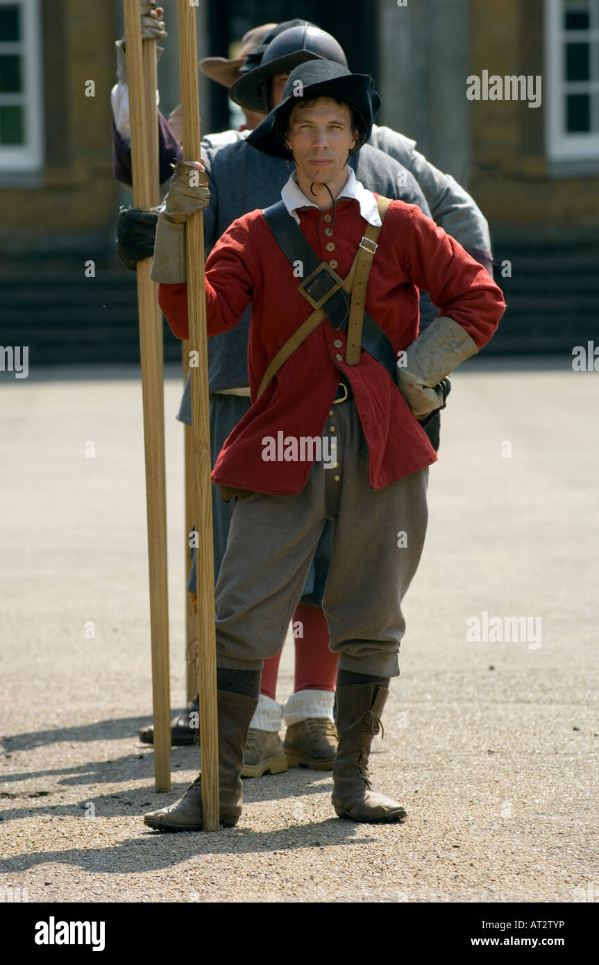 17th century Civil War Pikemen played by sealed knot English civil war ...