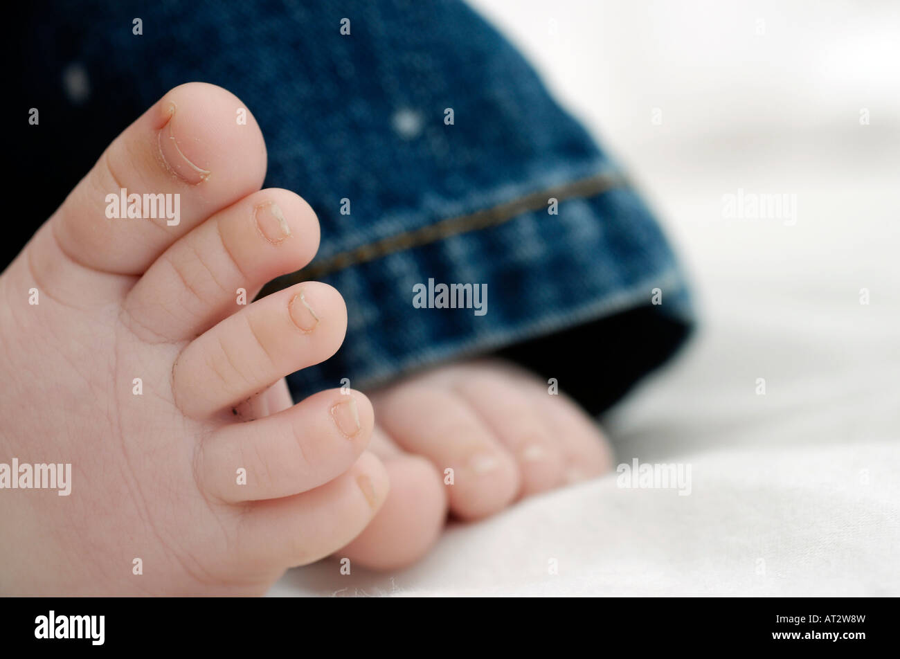 Toe jam hi-res stock photography and images - Alamy