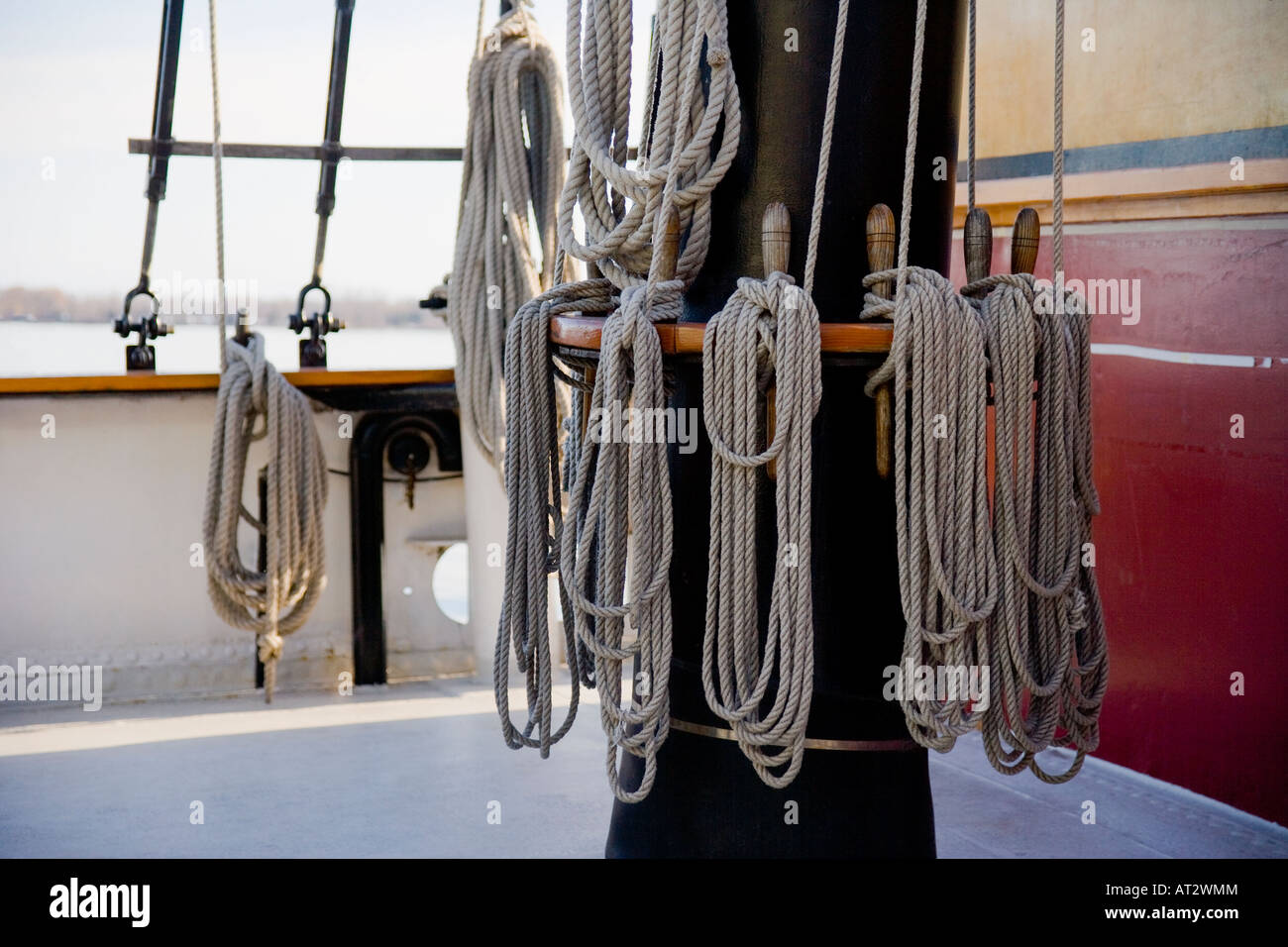 Rigging on a sailboat's mast Stock Photo - Alamy