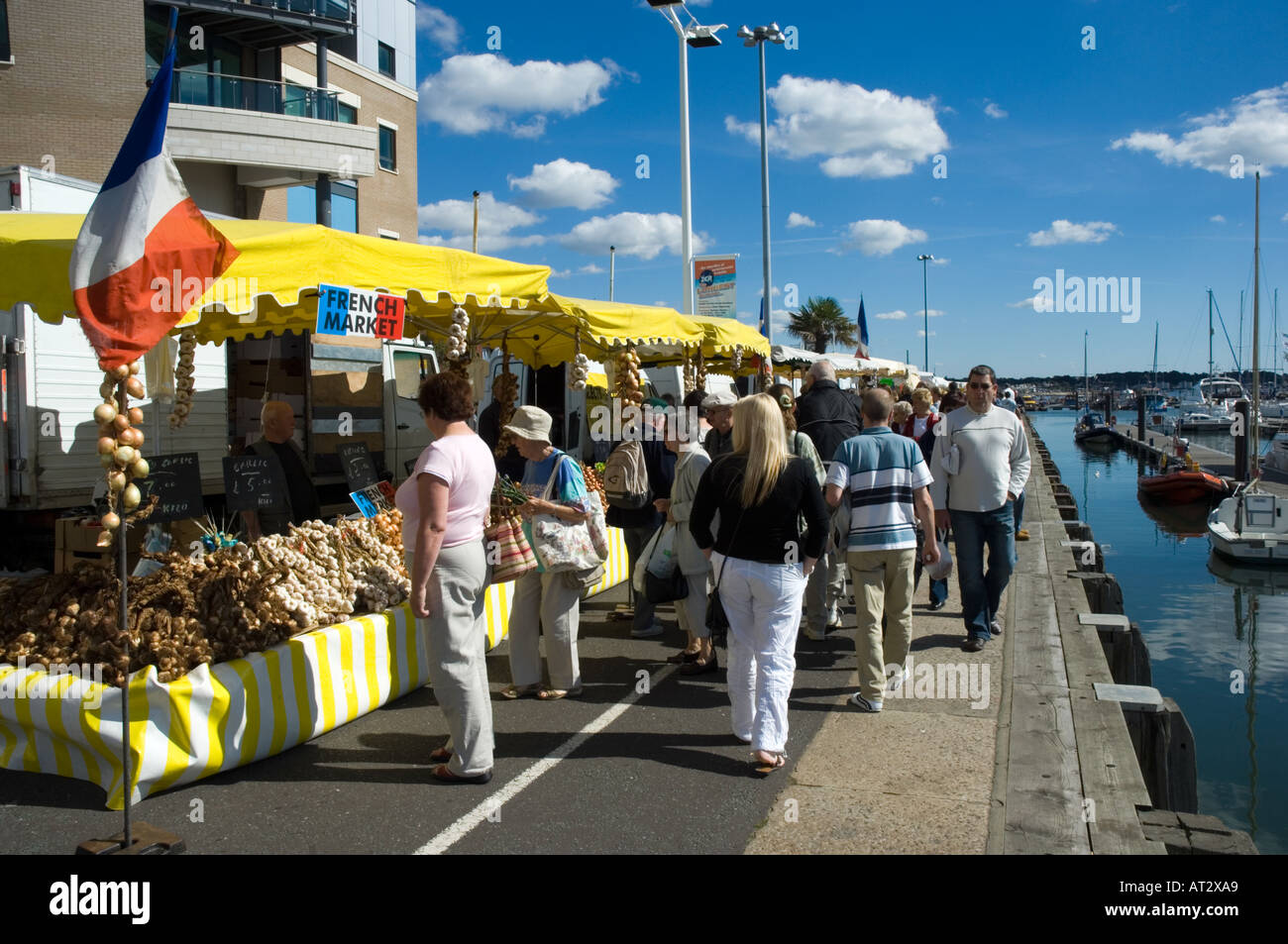 Poole, uk street view hi-res stock photography and images - Alamy
