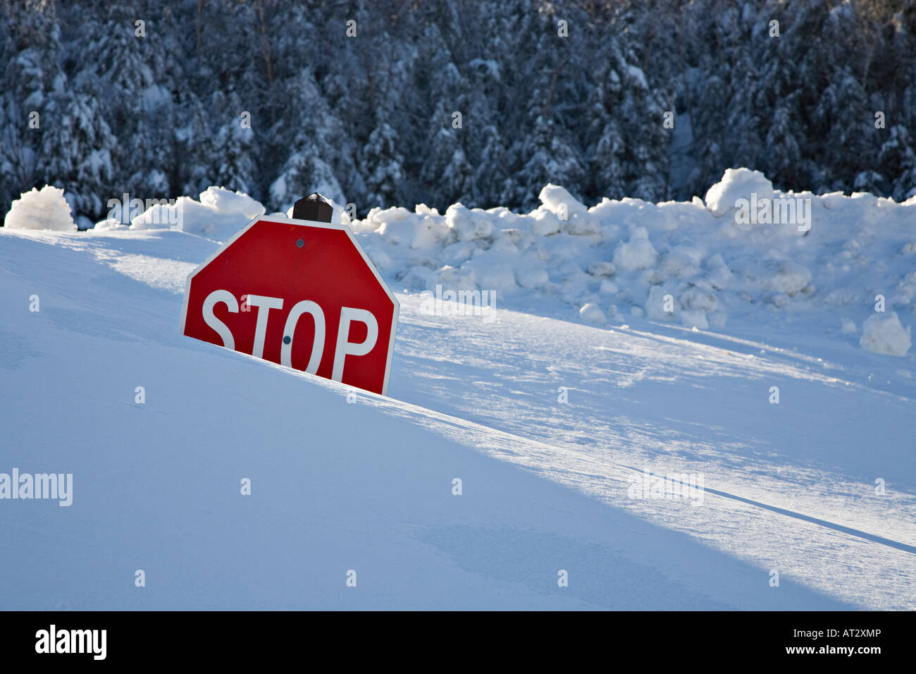 Snow disaster warning sign hi-res stock photography and images - Alamy