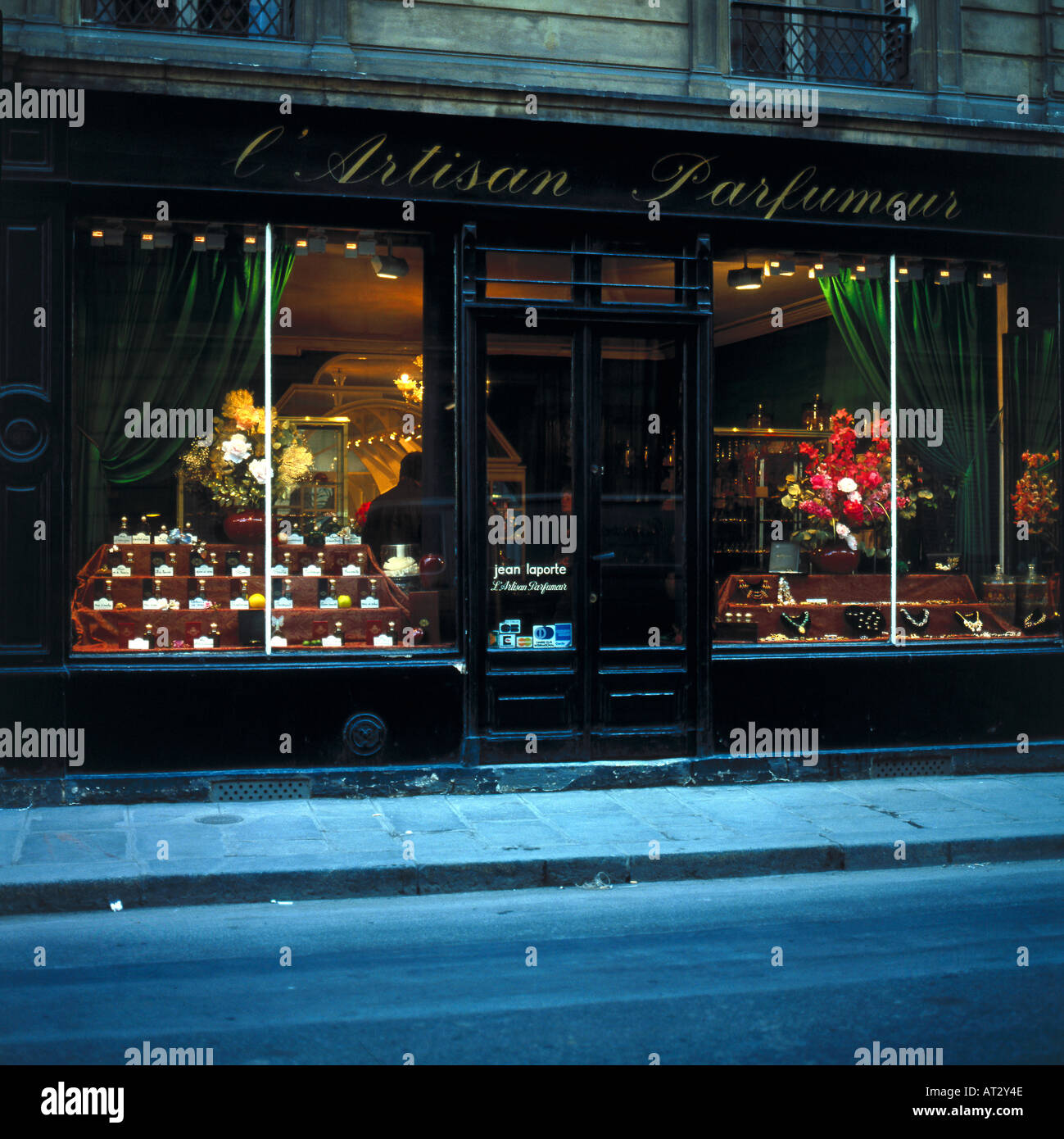 Perfumeries hi-res stock photography and images - Alamy