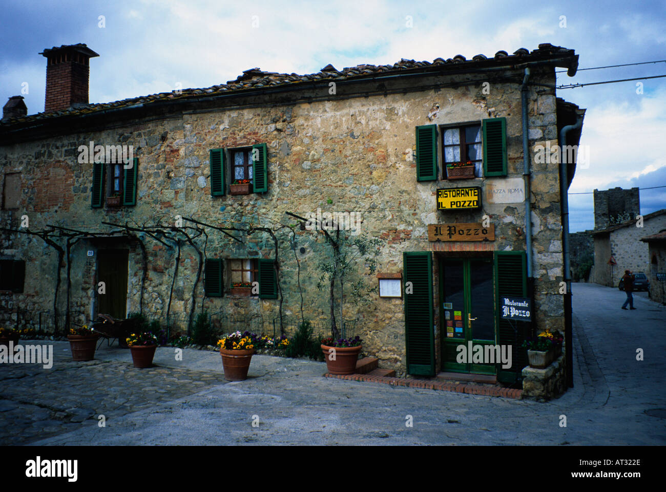 Route to monteriggioni hi-res stock photography and images - Alamy