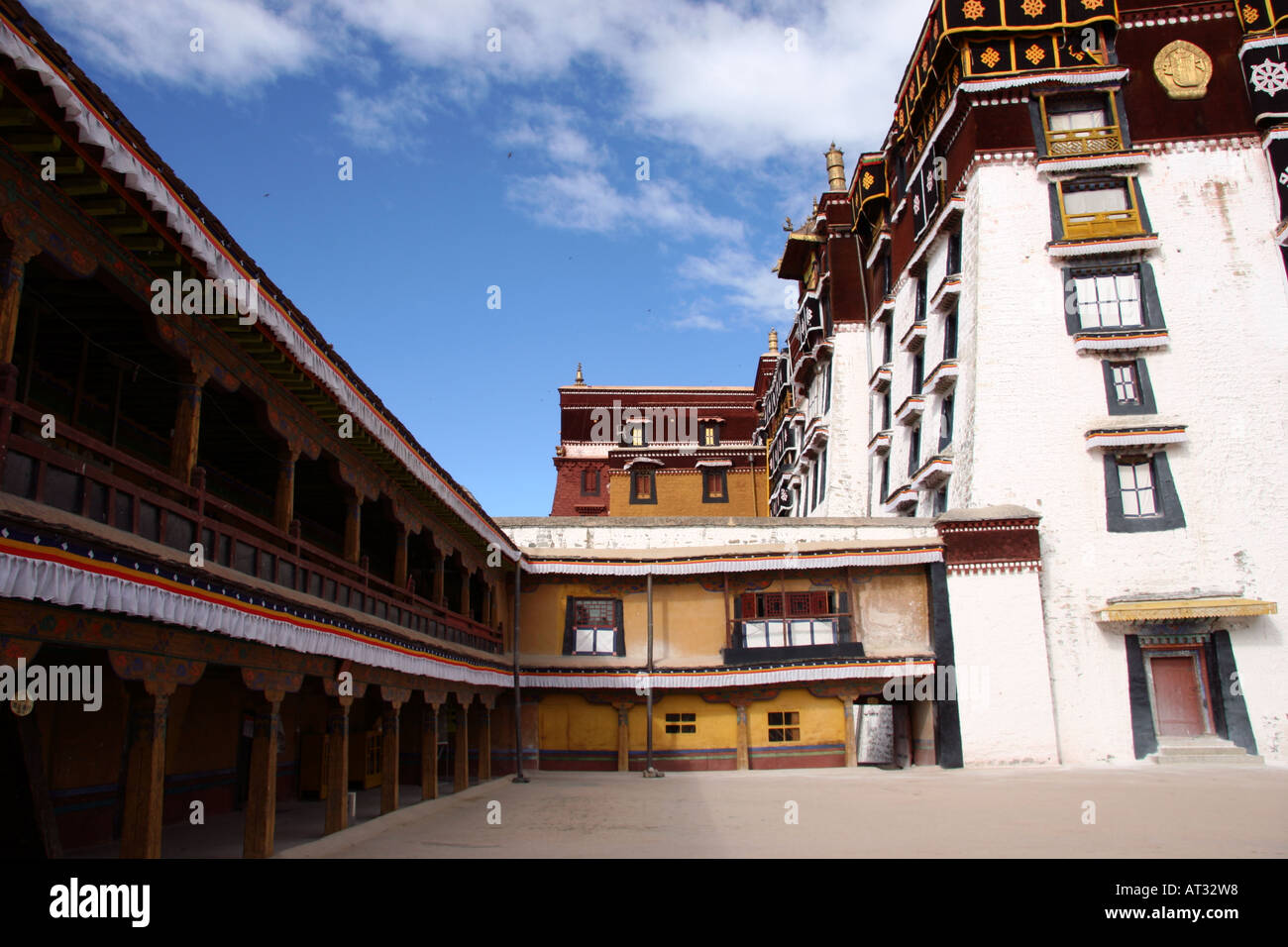 Potala palace winter palace dalai hi-res stock photography and images ...