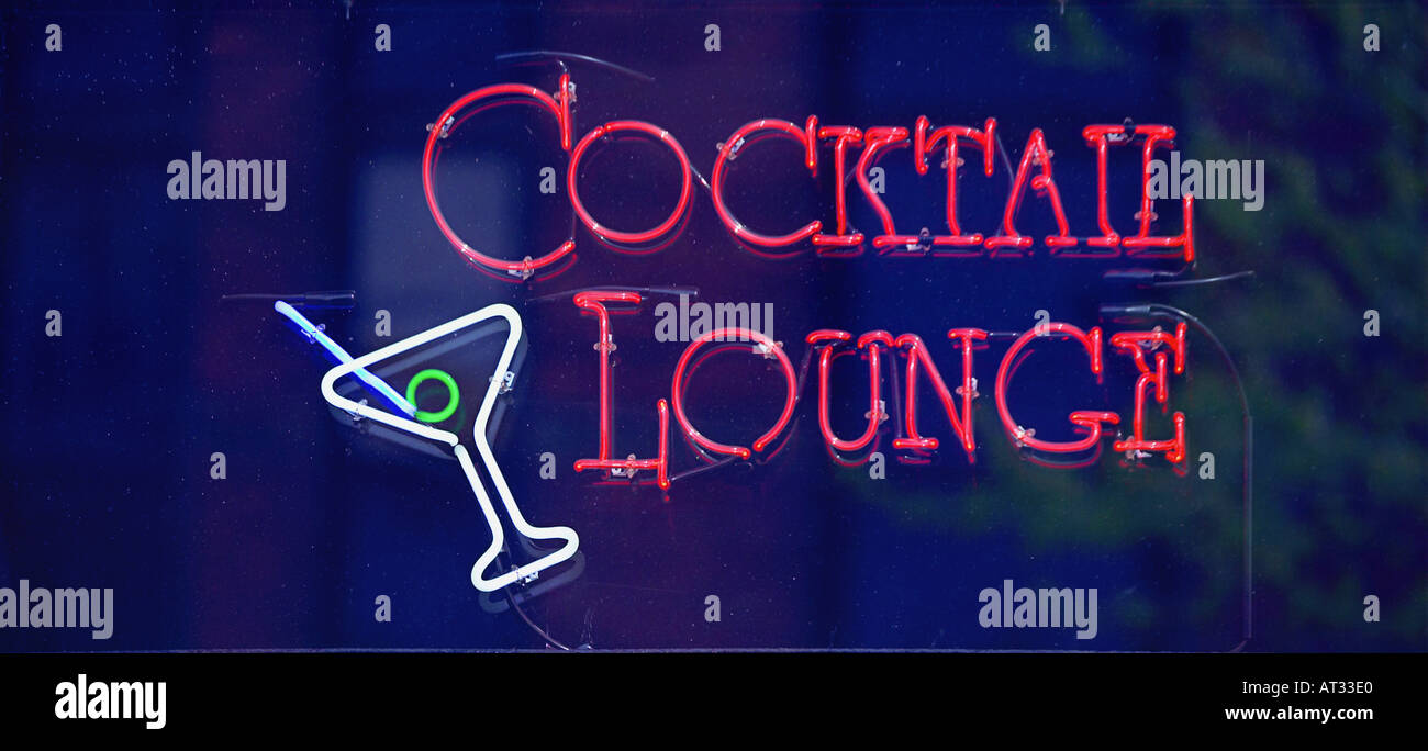 Cocktail lounge neon sign in tavern window Stock Photo - Alamy