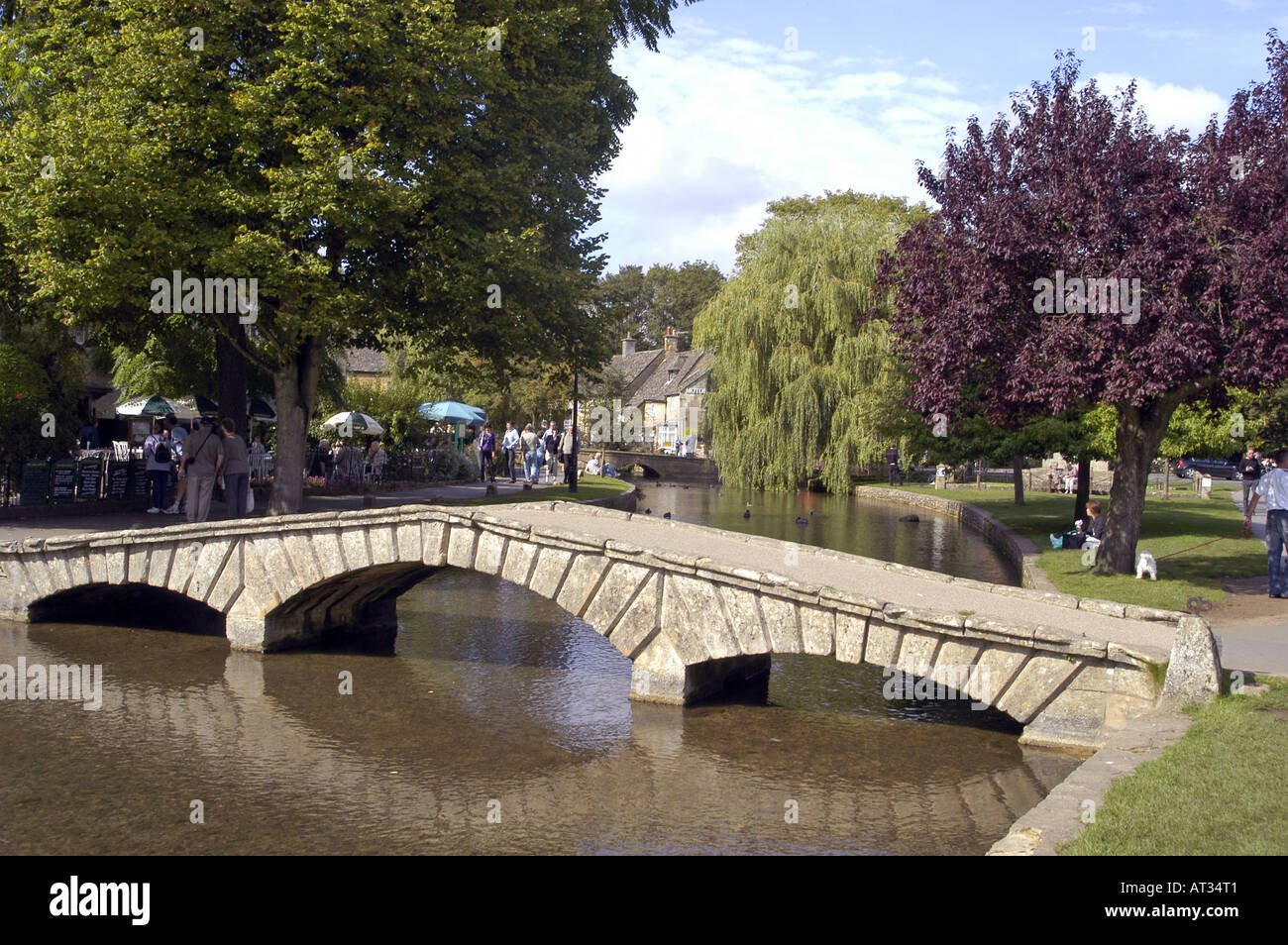 bridge over river windrush bourton on the water cotswolds england gb uk ...