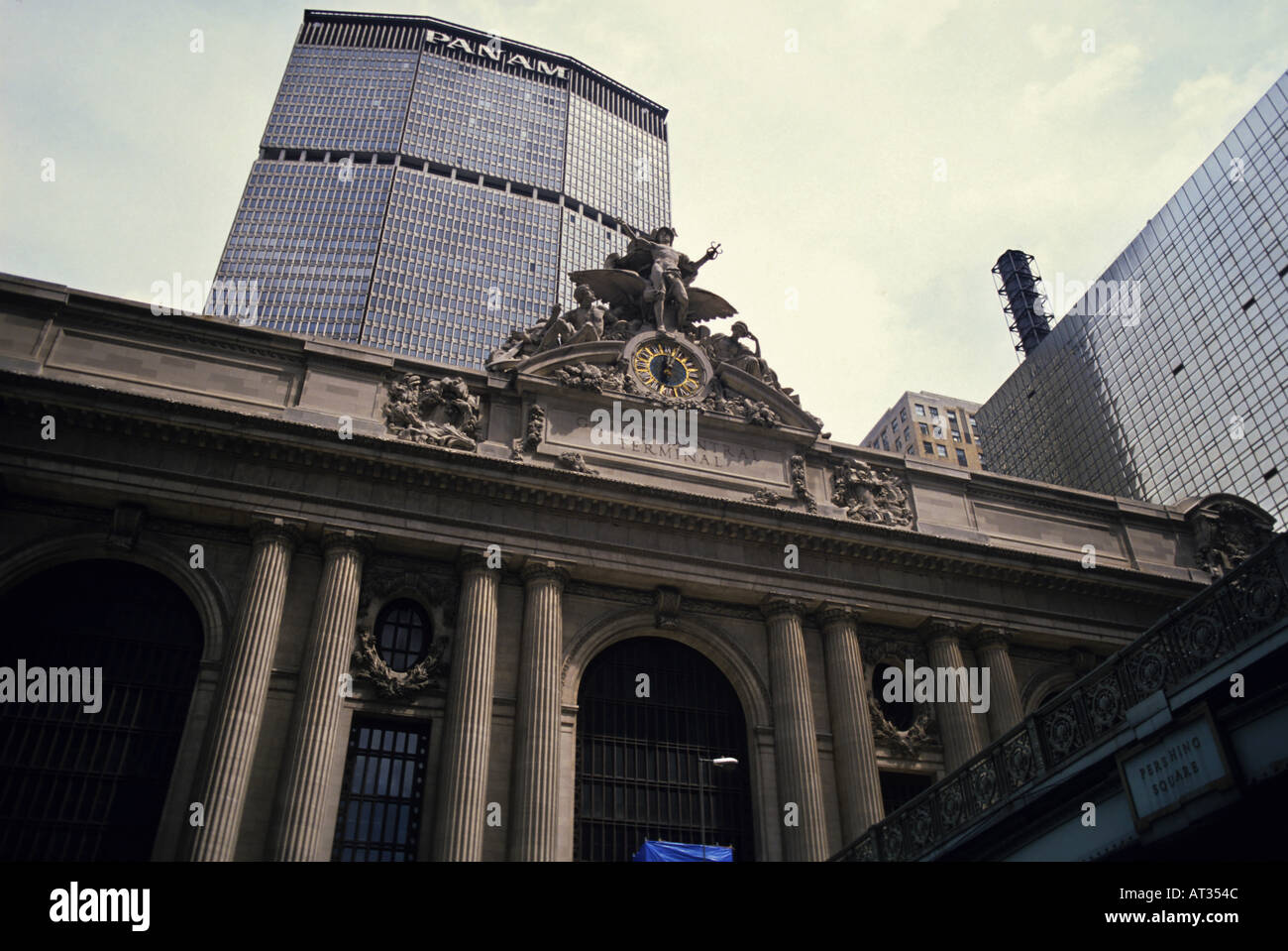 Usa New York Manhattan Grand Central Station With The Metlife Building ...