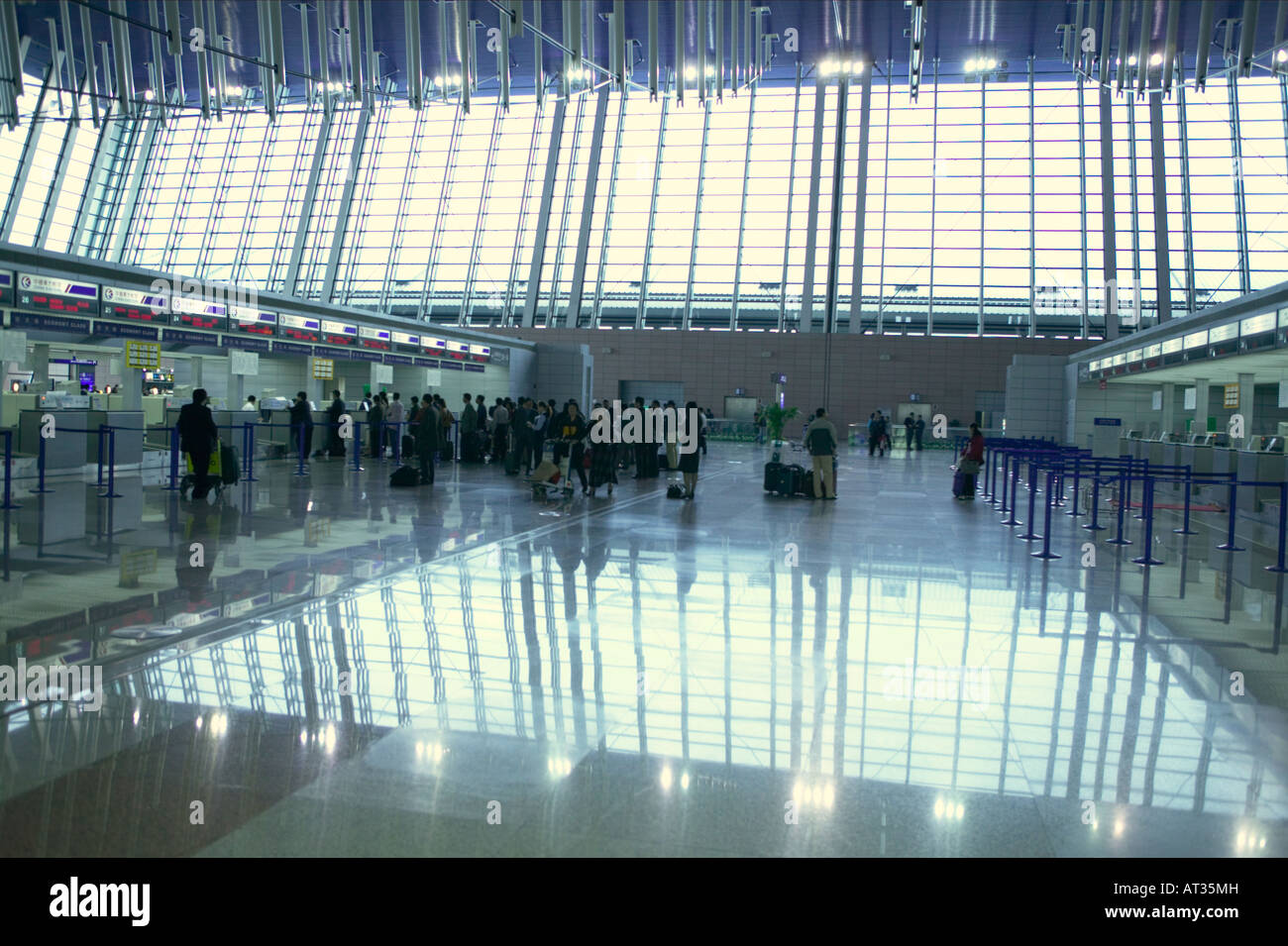 Concourse tokyo japan hi-res stock photography and images - Alamy