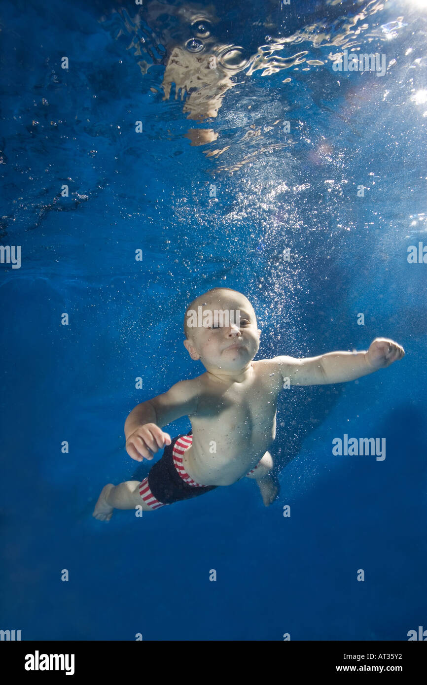 Baby diving underwater in pool hi-res stock photography and images - Alamy