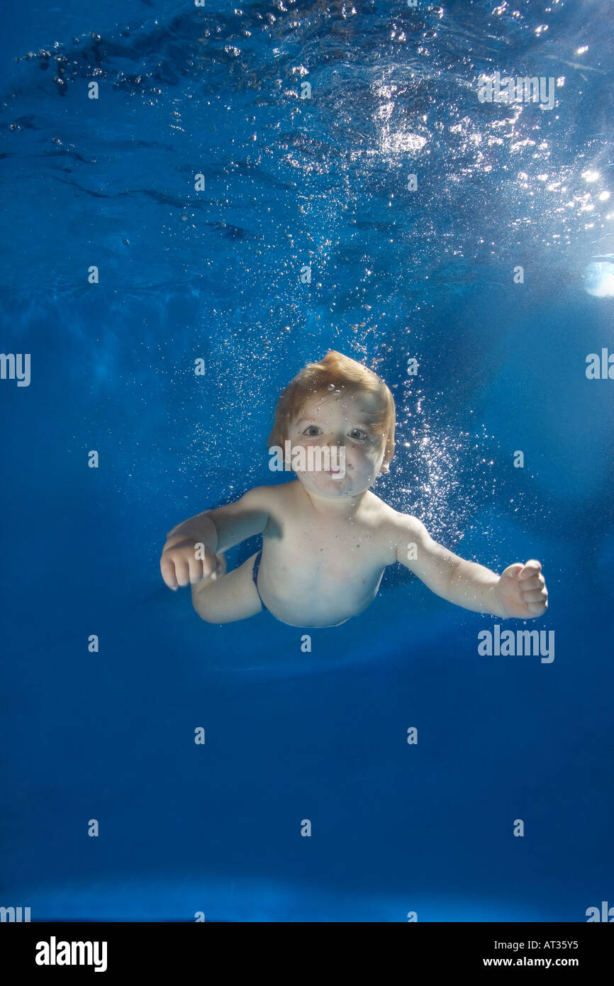 Baby diving underwater in pool hi-res stock photography and images - Alamy