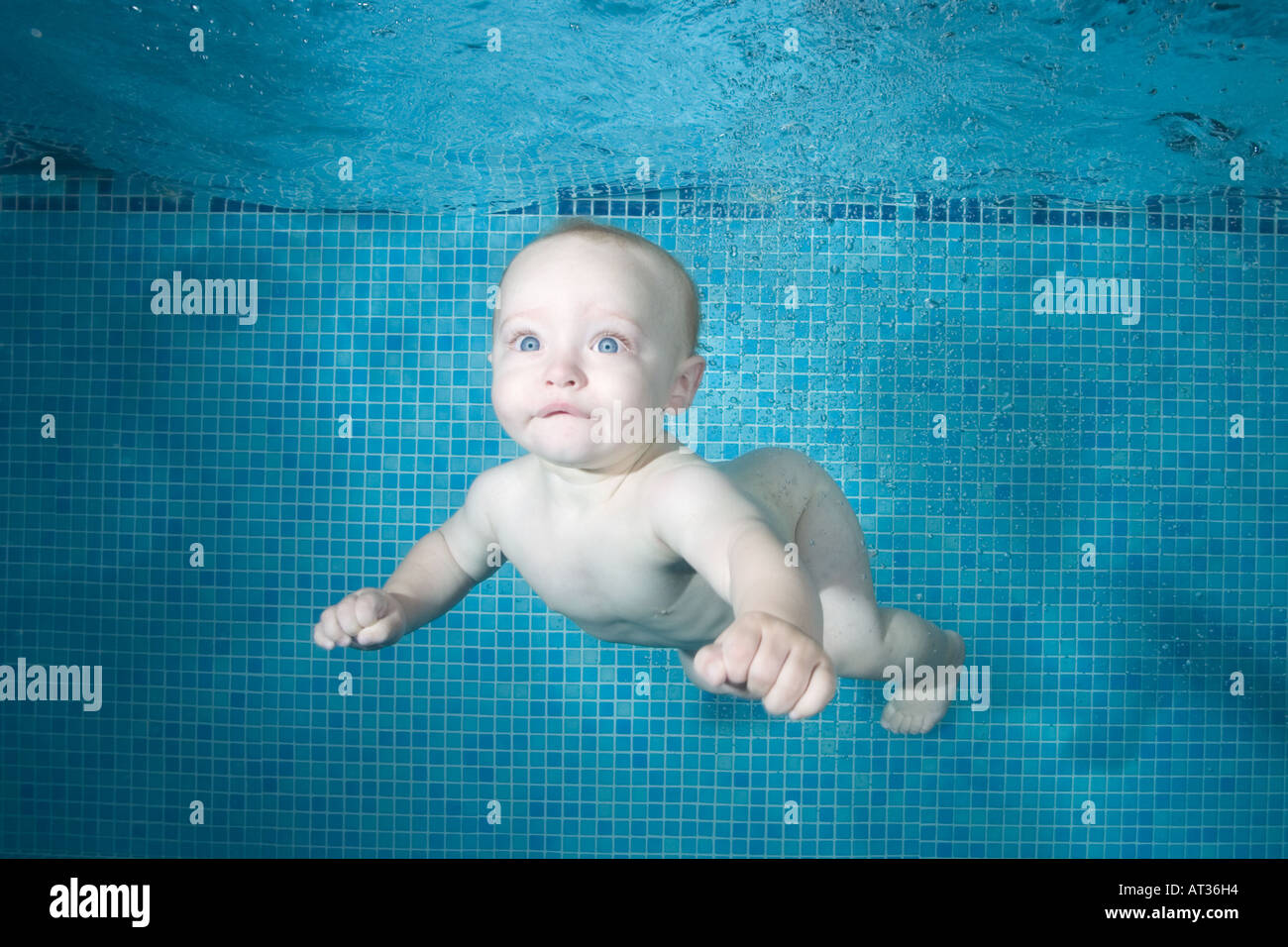Human baby underwater hi-res stock photography and images - Alamy