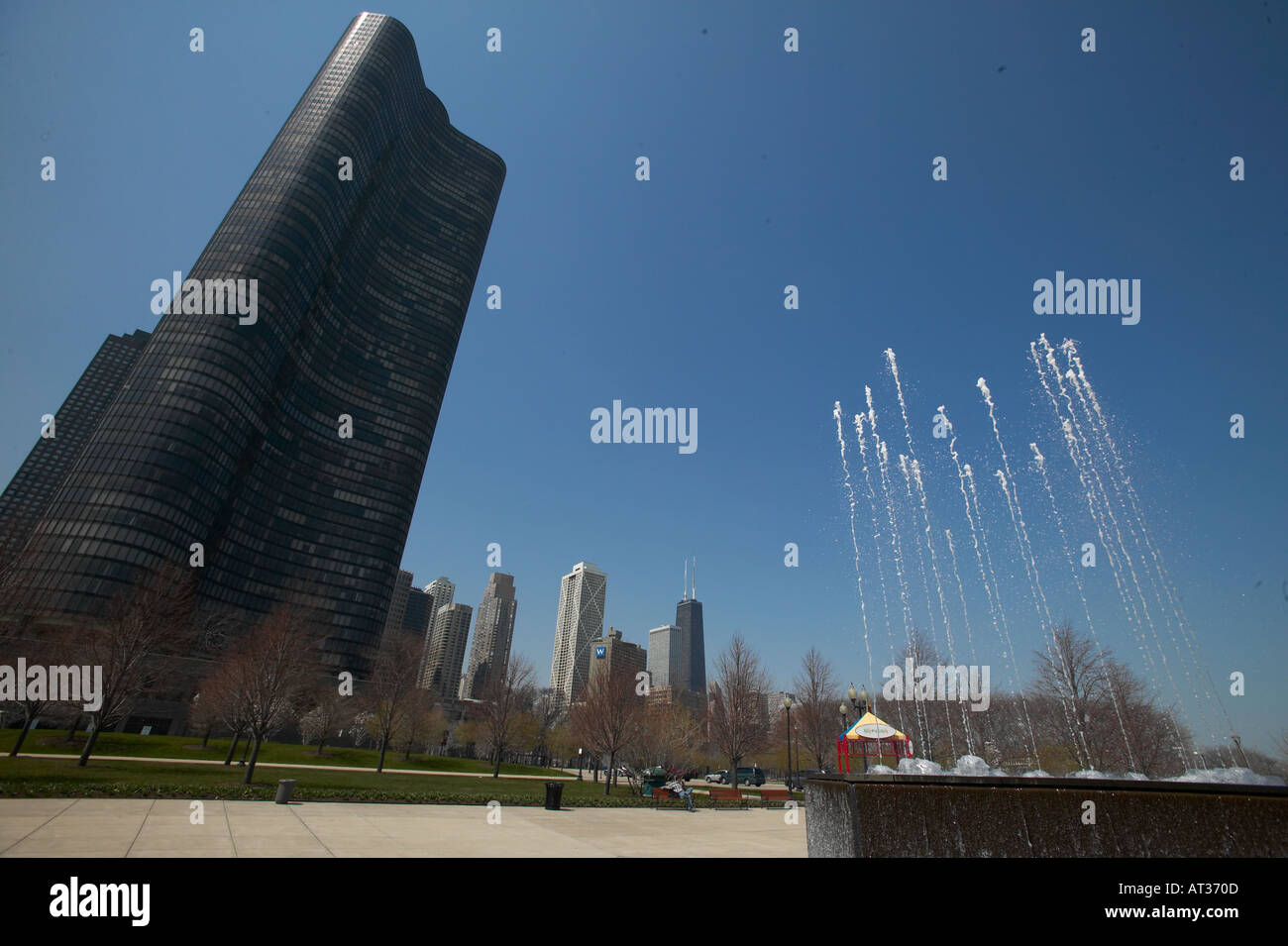 Chicago water feature hi-res stock photography and images - Alamy