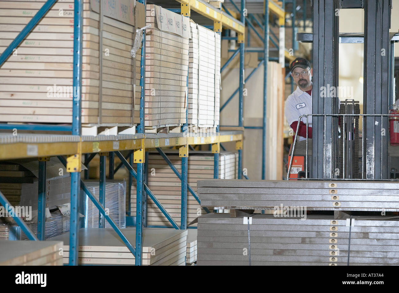 Forklift moving lumber hi-res stock photography and images - Alamy