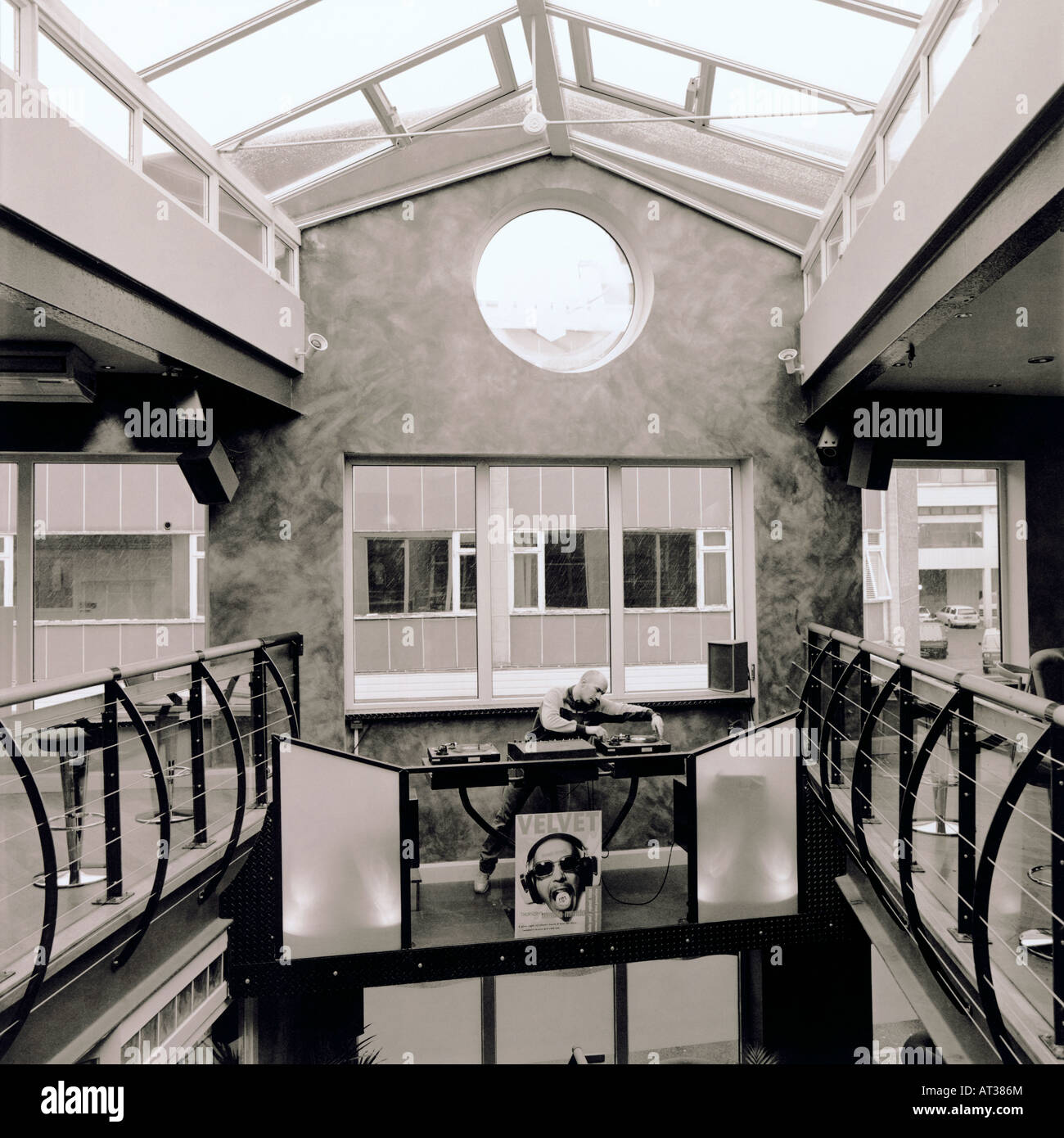 Dj decks black hi-res stock photography and images - Alamy