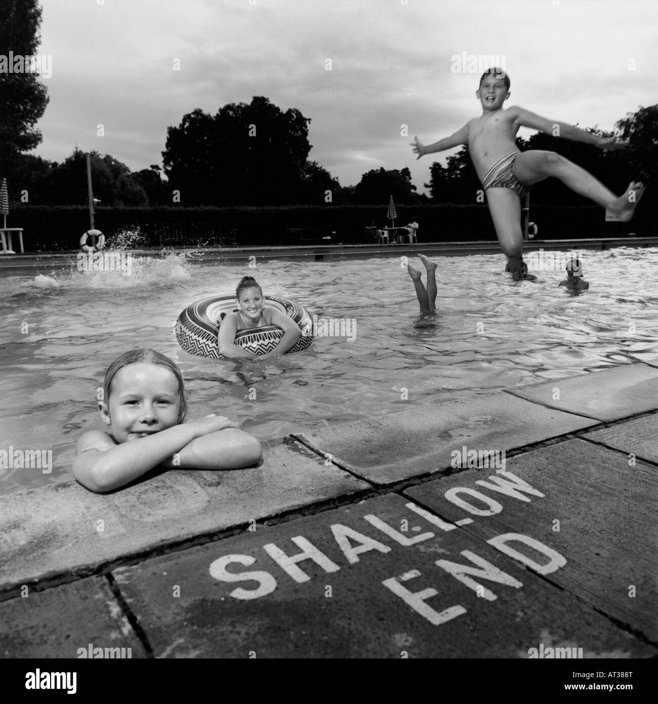 Swimming pool shallow end sign Black and White Stock Photos & Images ...