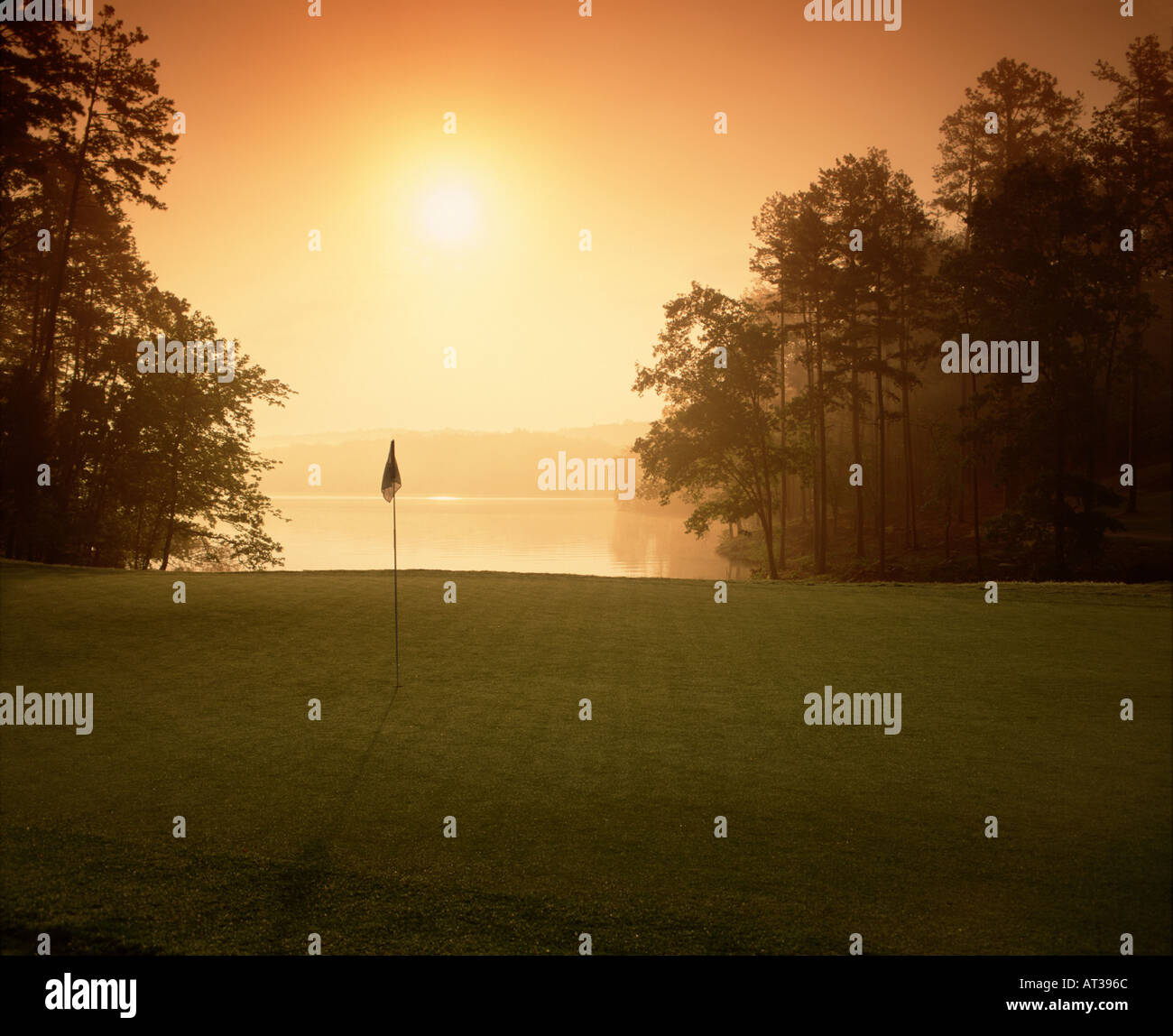 Golf flag sun hi-res stock photography and images - Alamy