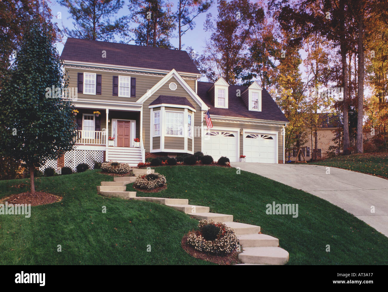 Two story home garage hi-res stock photography and images - Alamy